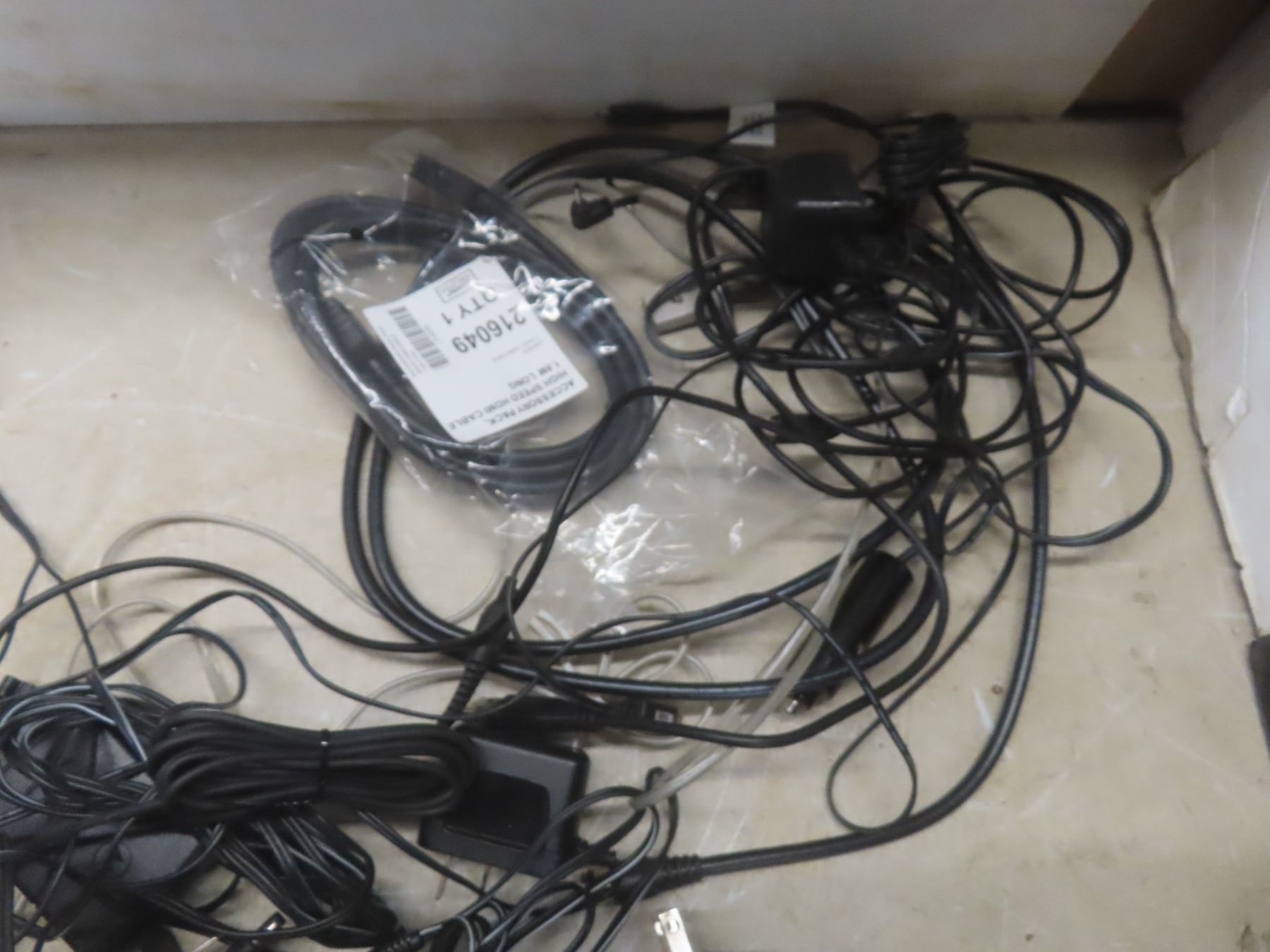 VTech Cordless Phone, Sanyo Answering Machine, Headphones, Microphones ...