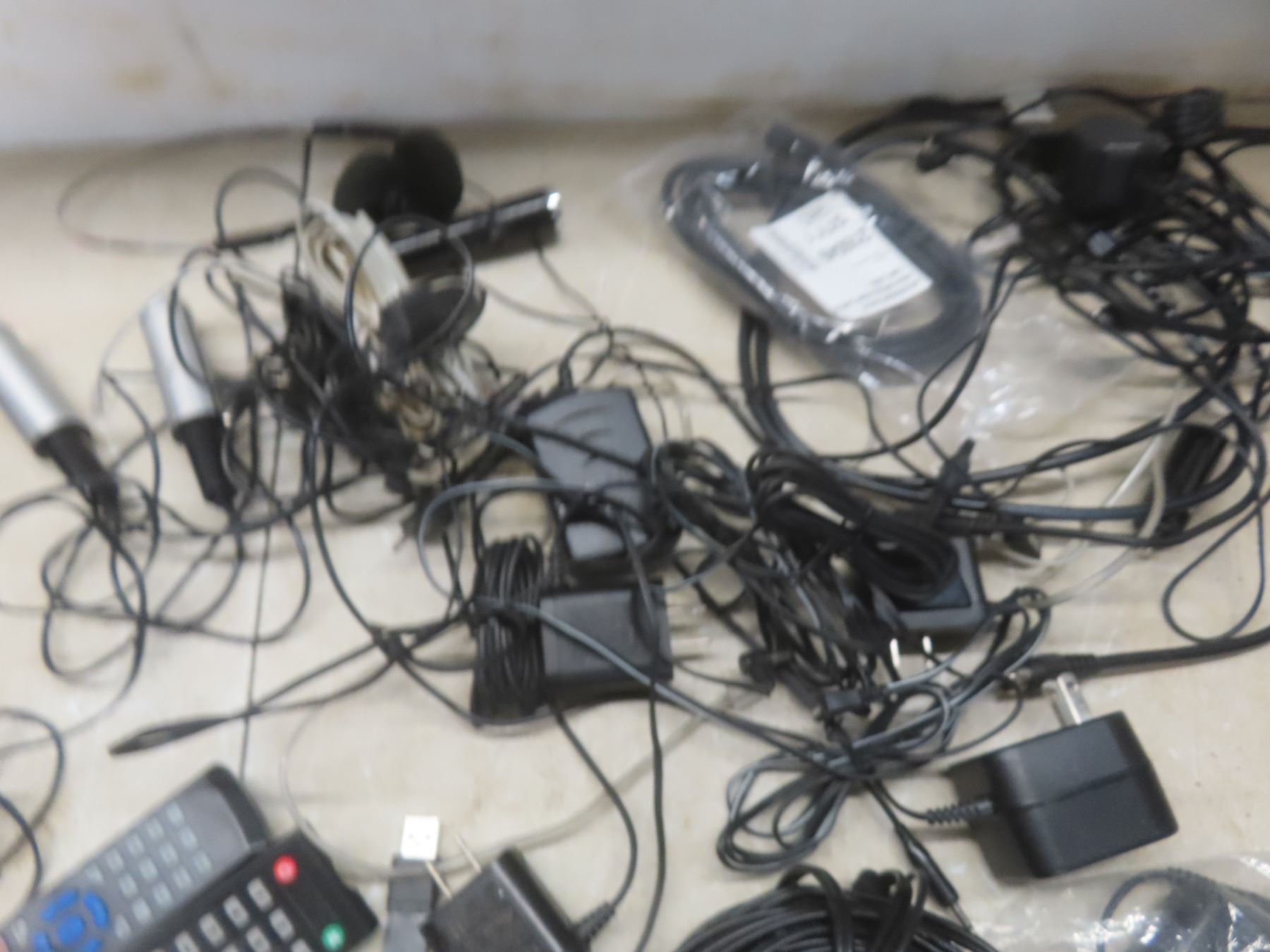 VTech Cordless Phone, Sanyo Answering Machine, Headphones, Microphones ...