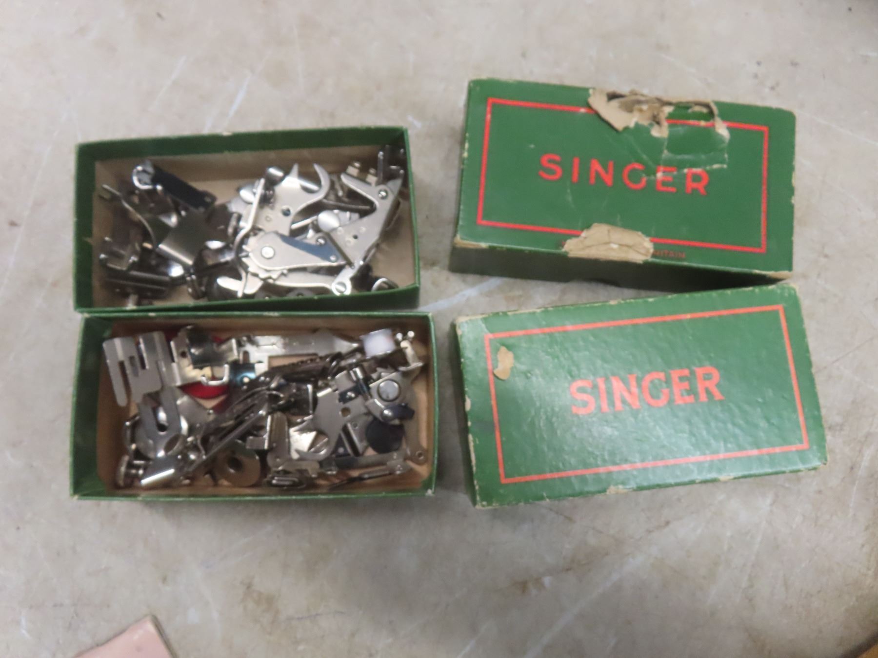 Vintage Singer Electric Sewing Machine Model 15-90 With Accessories and ...