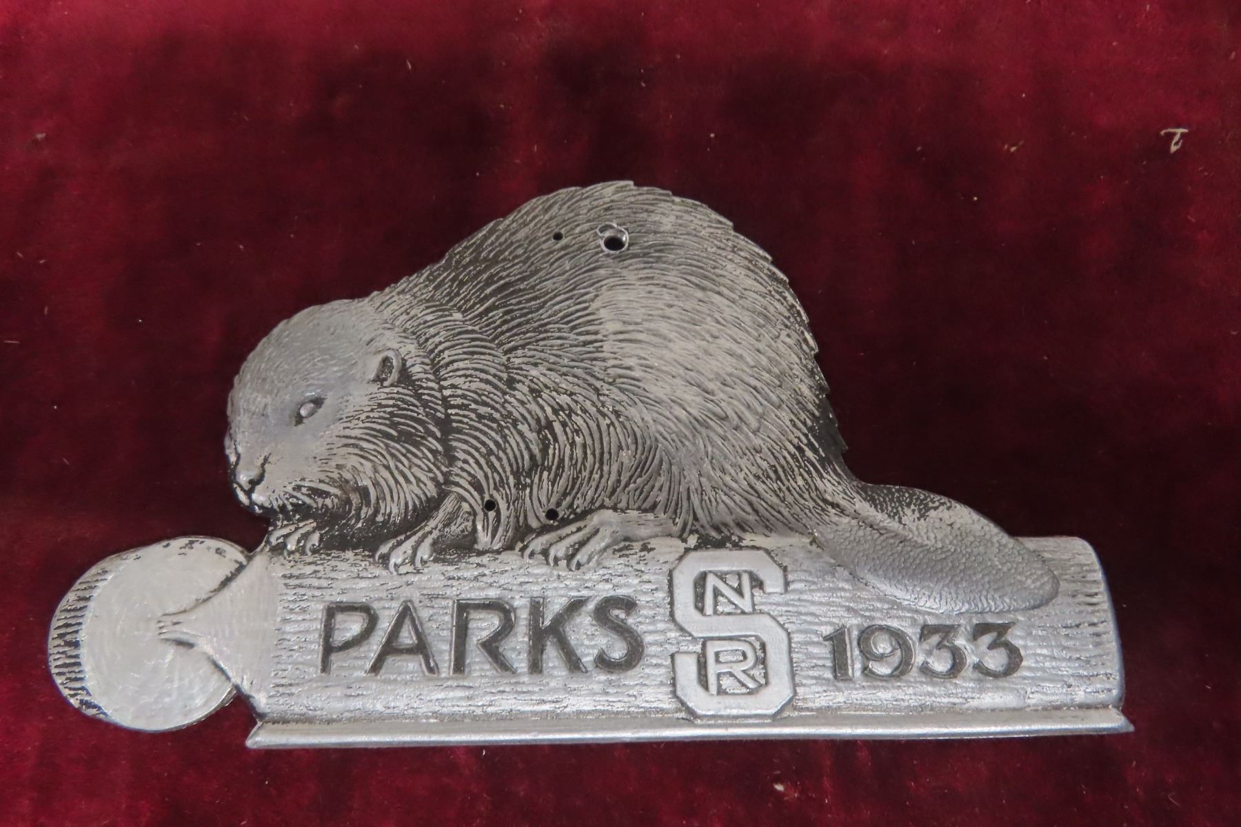 Saskatchewan 1933 Provincial Park Beaver Aluminum Badge 3'' x