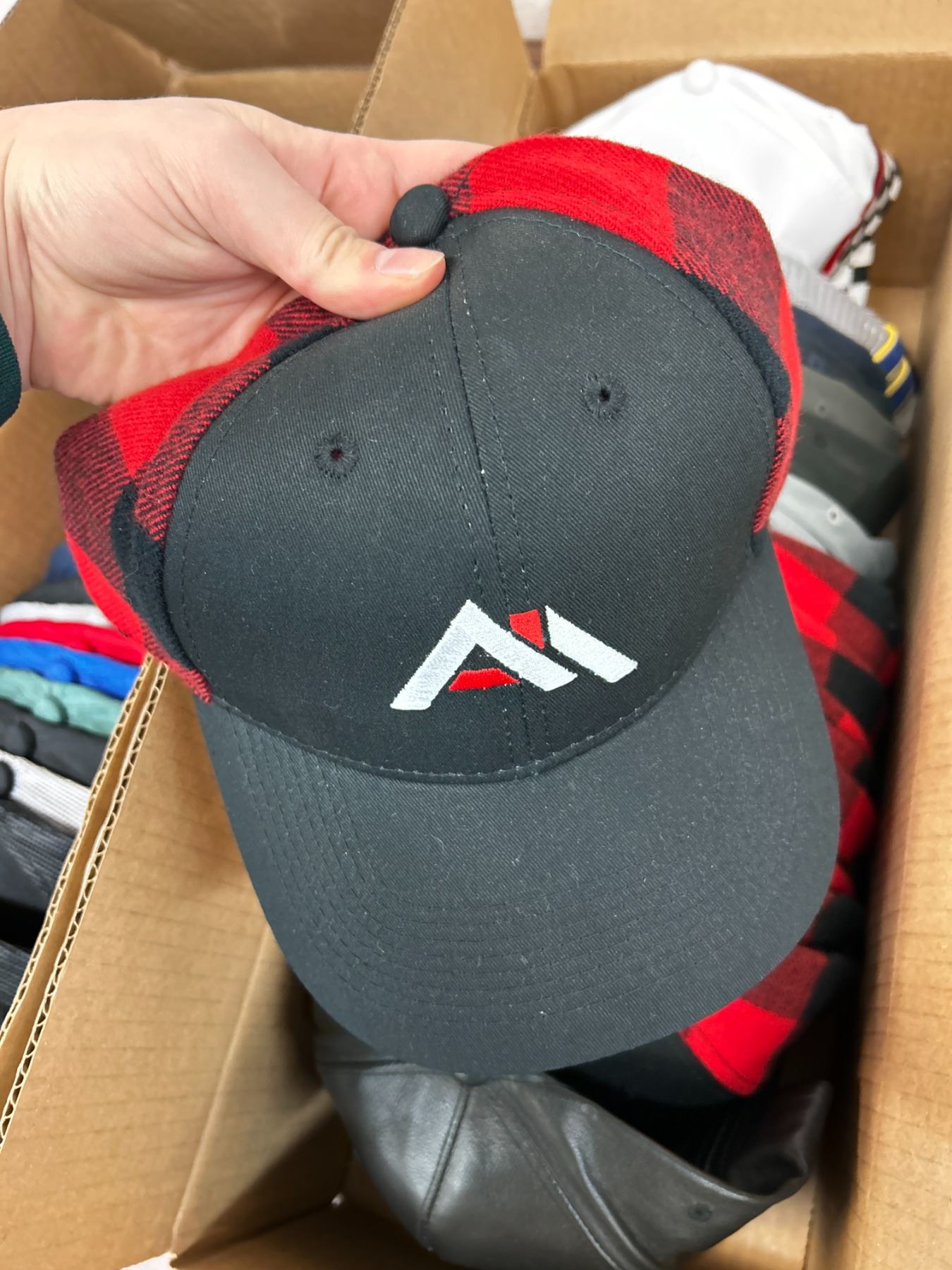 Lot of 40+ Snap Back Baseball Caps (no logo)