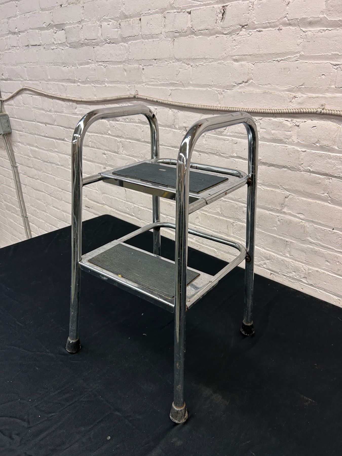 Metal 2-Step Ladder