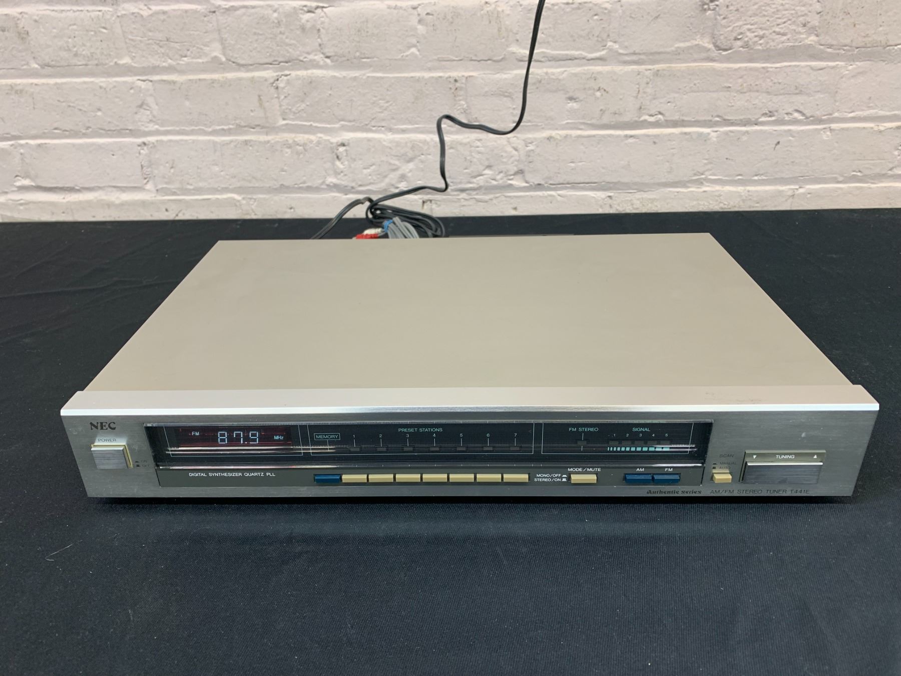 NEC Authentic Series Digital Synthesizer AM FM Stereo Tuner T441E