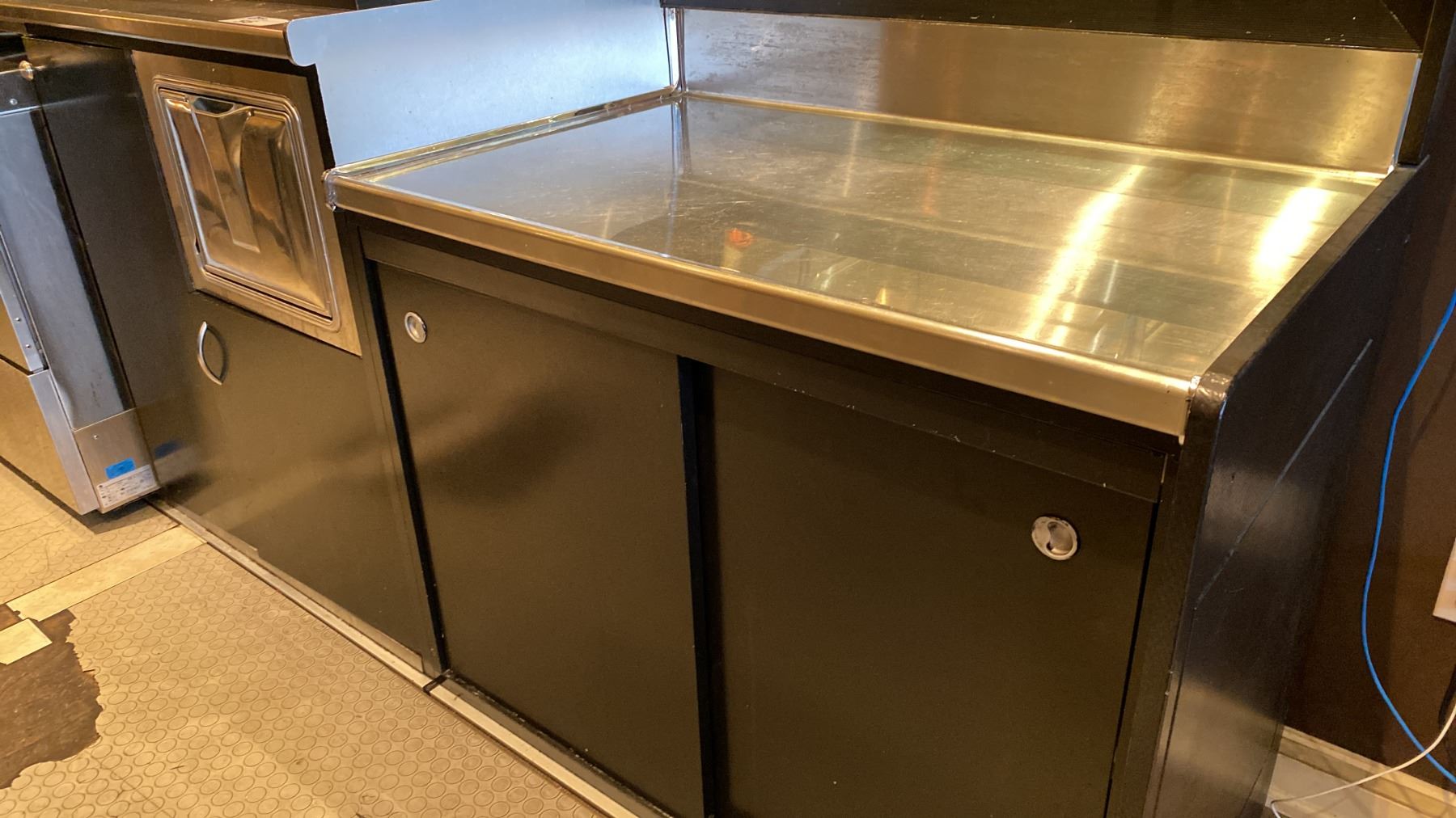 COMMERCIAL MIRRORED BACK BAR WALL UNIT WITH GLASS SHELVED & STAINLESS ...