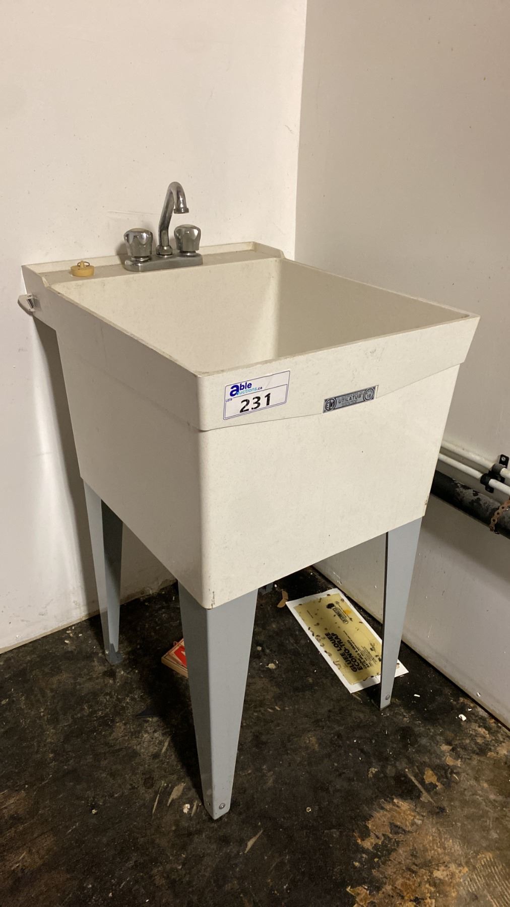 ELM UTILATUB MODEL 18 WASH TUB/SINK *BUYER MUST BRING TOOLS FOR REMOVAL ...