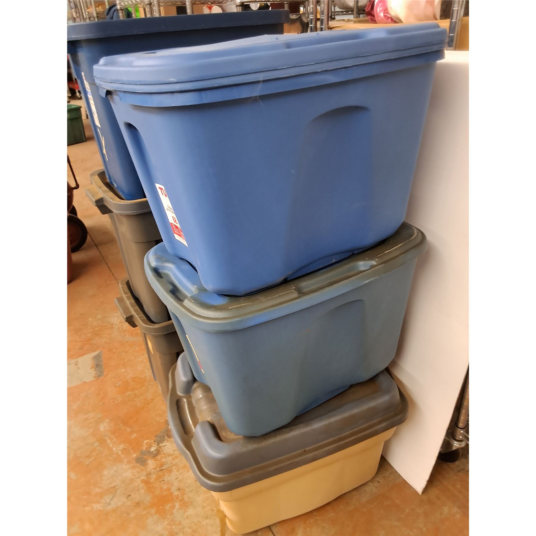 *(6) Totes with Lids-Assorted Sizes, Cannot Ship - Bodnarus Auctioneering