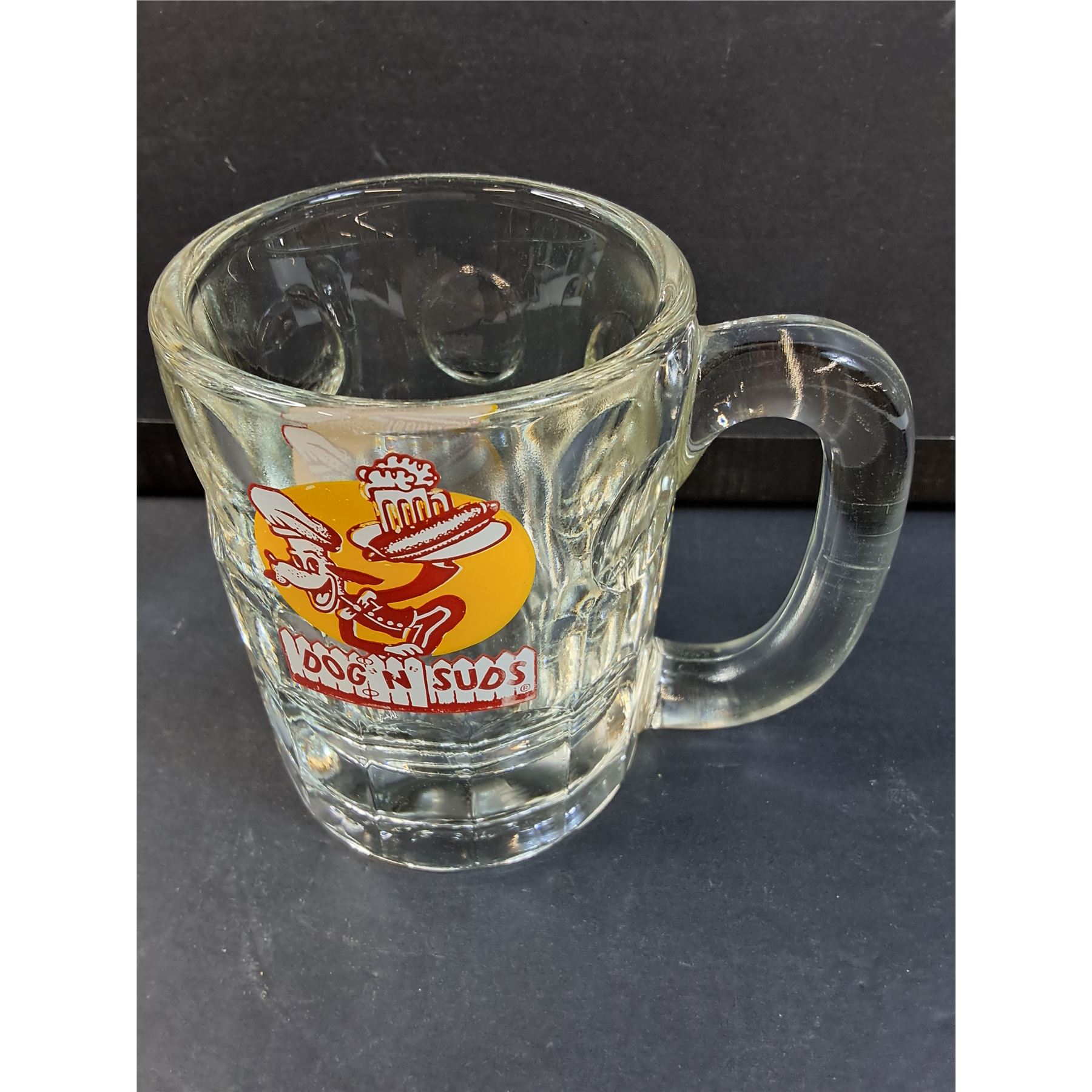 Dog 'n' Suds Glass Mug - Bodnarus Auctioneering