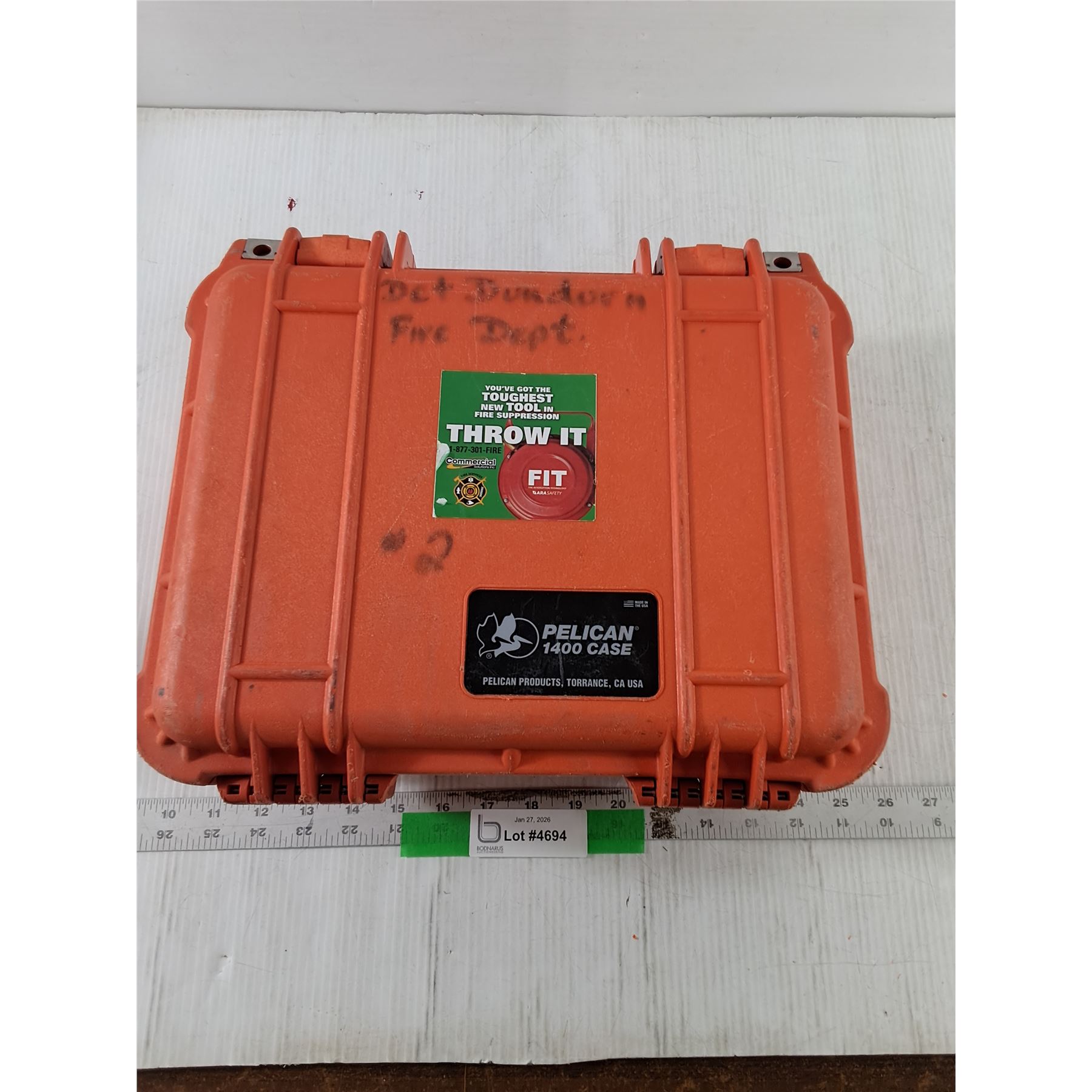 Pelican 1400 Plastic Durable Storage Case, 13.5" x 10.5" x 6" Total ...