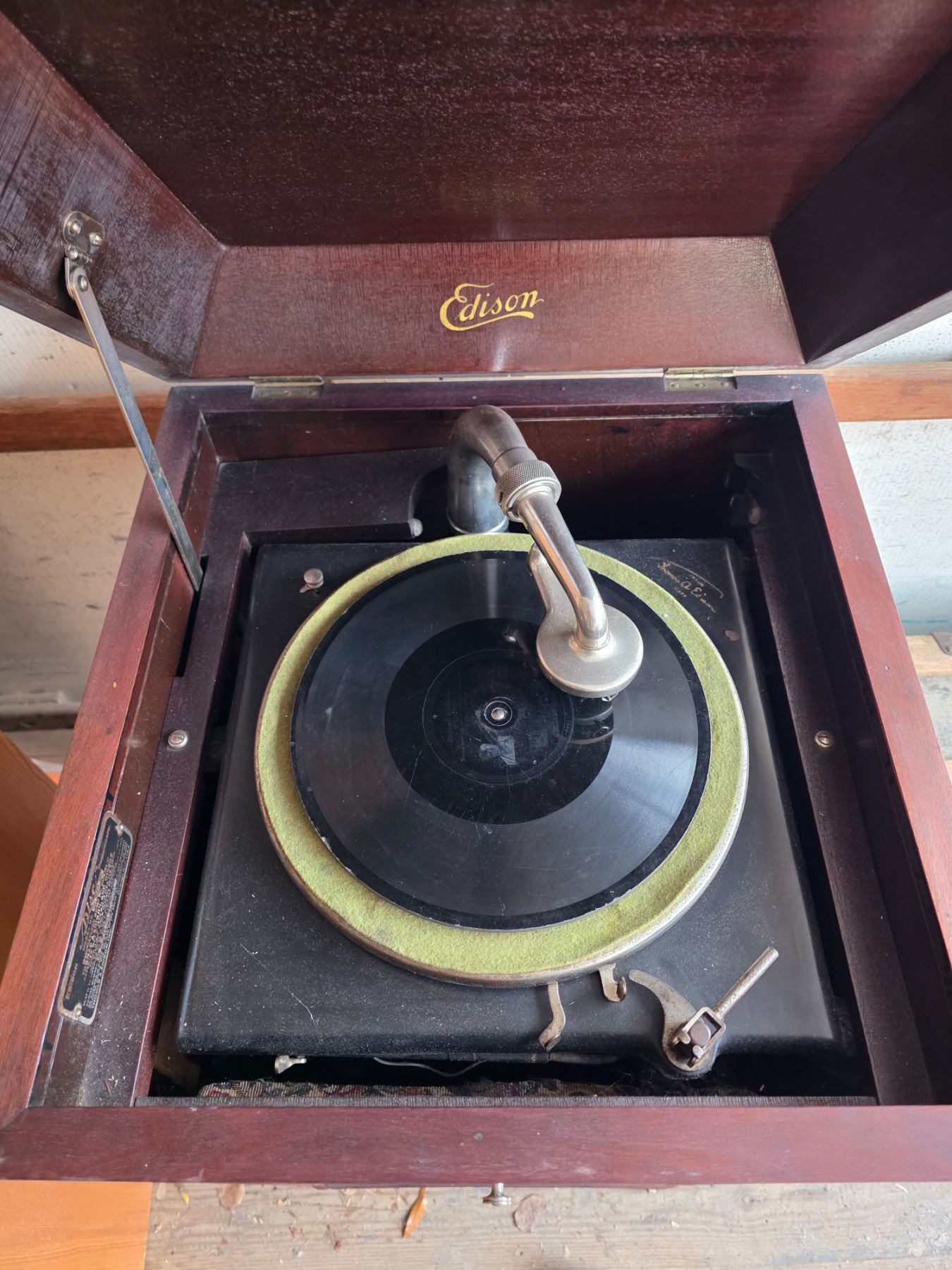 Antique ~ 1920's edison diamond disc phonograph - Schmalz Auctions