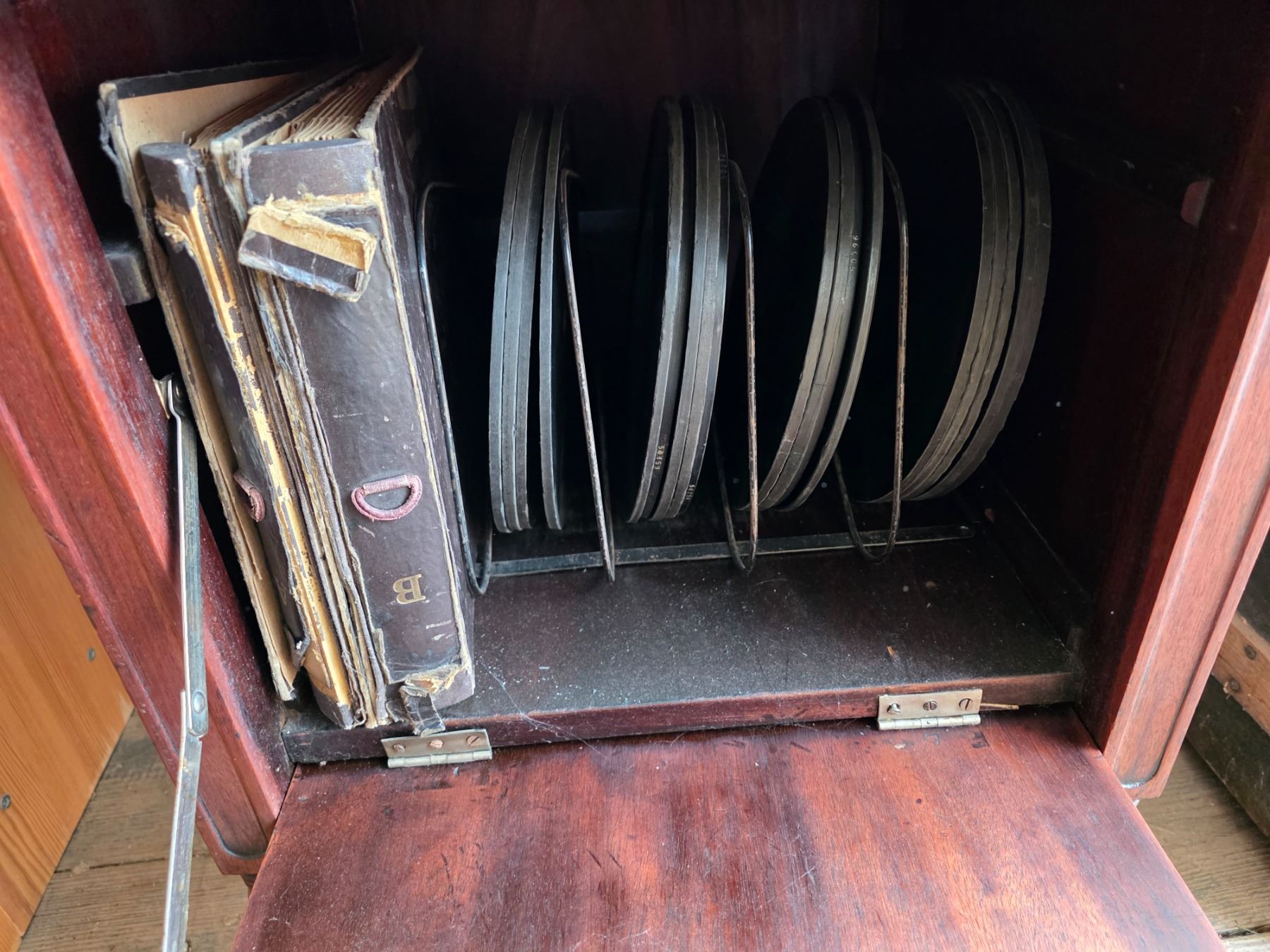 Antique ~ 1920's edison diamond disc phonograph - Schmalz Auctions