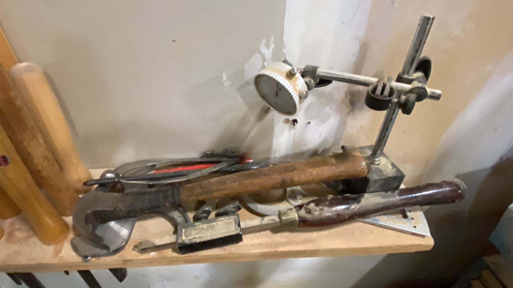 FREUD WOOD LATHE CHISEL SET & ASSORTED HAND TOOLS - Able Auctions