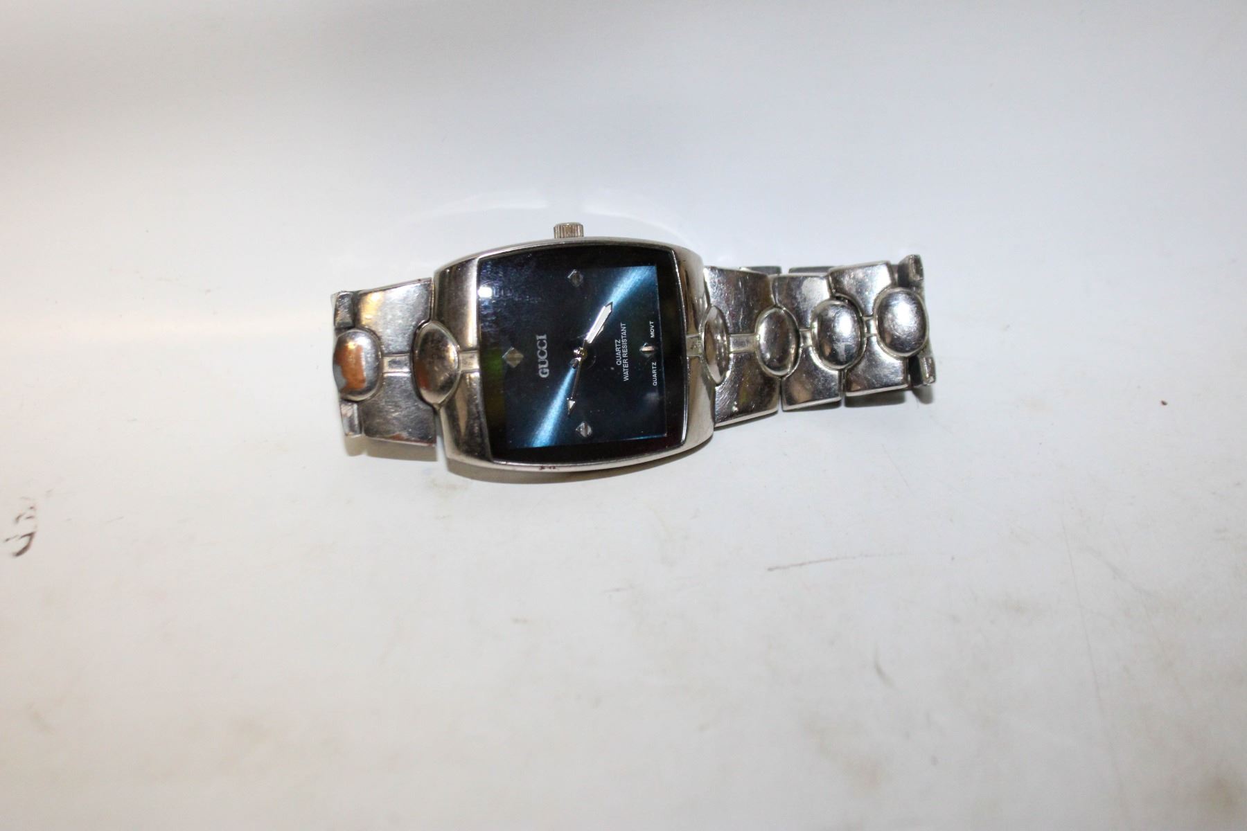 REPLICA GUCCI WATCH ("GUCCI" IS SLIGHTLY SLANTED)