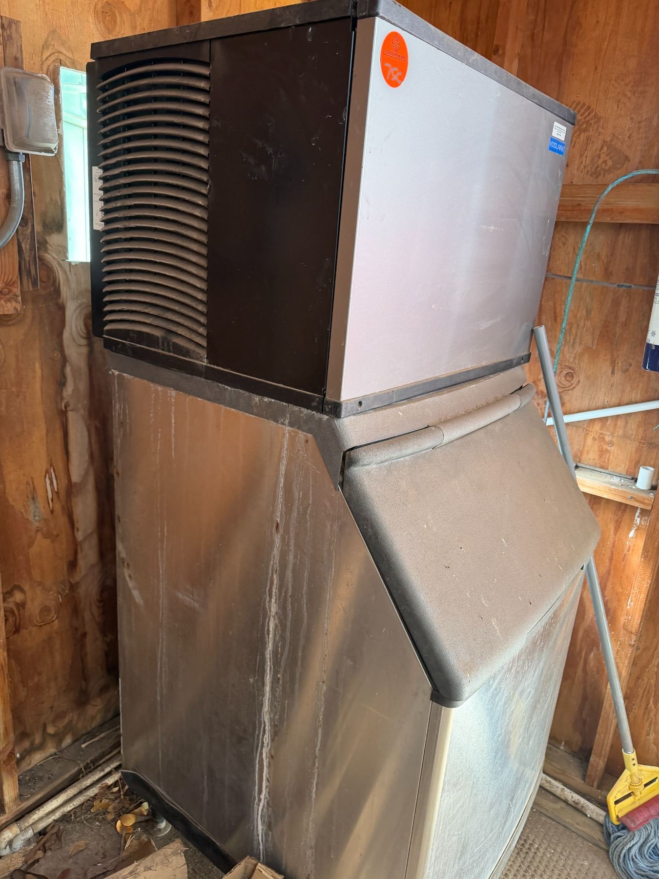 Kool-Aire Ice Machine w/ Storage Bin (works) Pick up Jan. 16 & 17 by ...