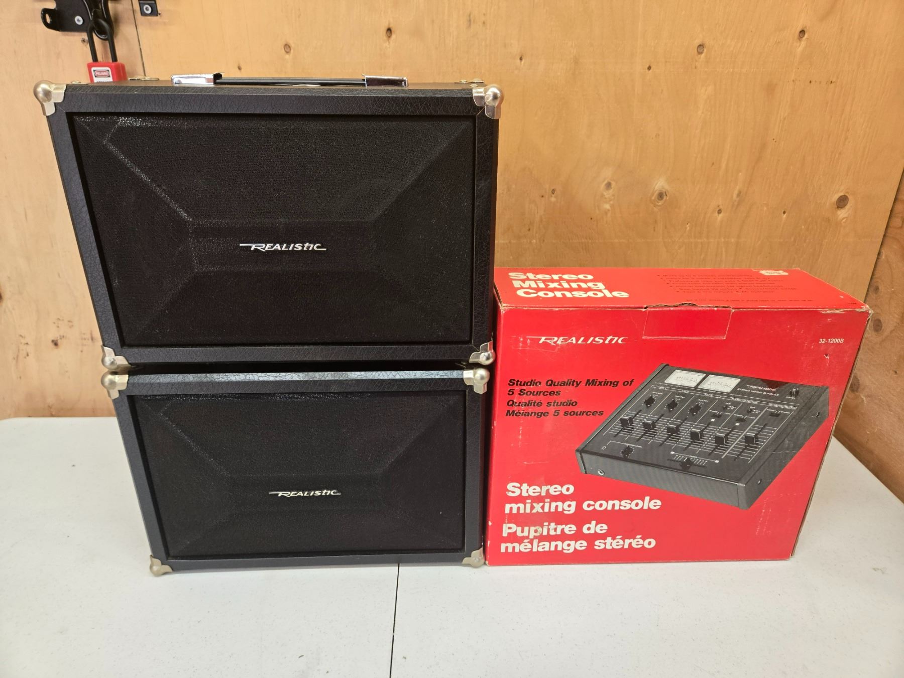 REALISTIC PA-25 PORTABLE PA SPEAKERS AND STEREO MIXING CONSOLE