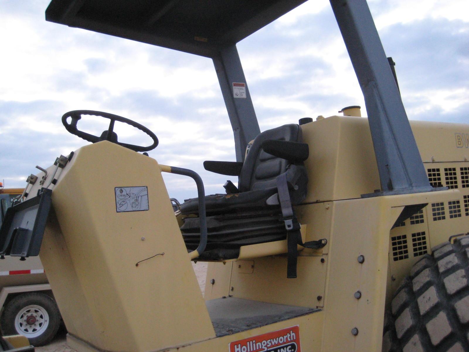 Bomag Bw212d-2 Smooth Drum Roller