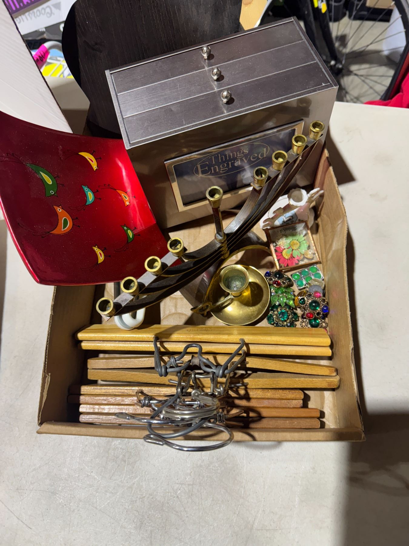 Miscellaneous slot hangers magnets