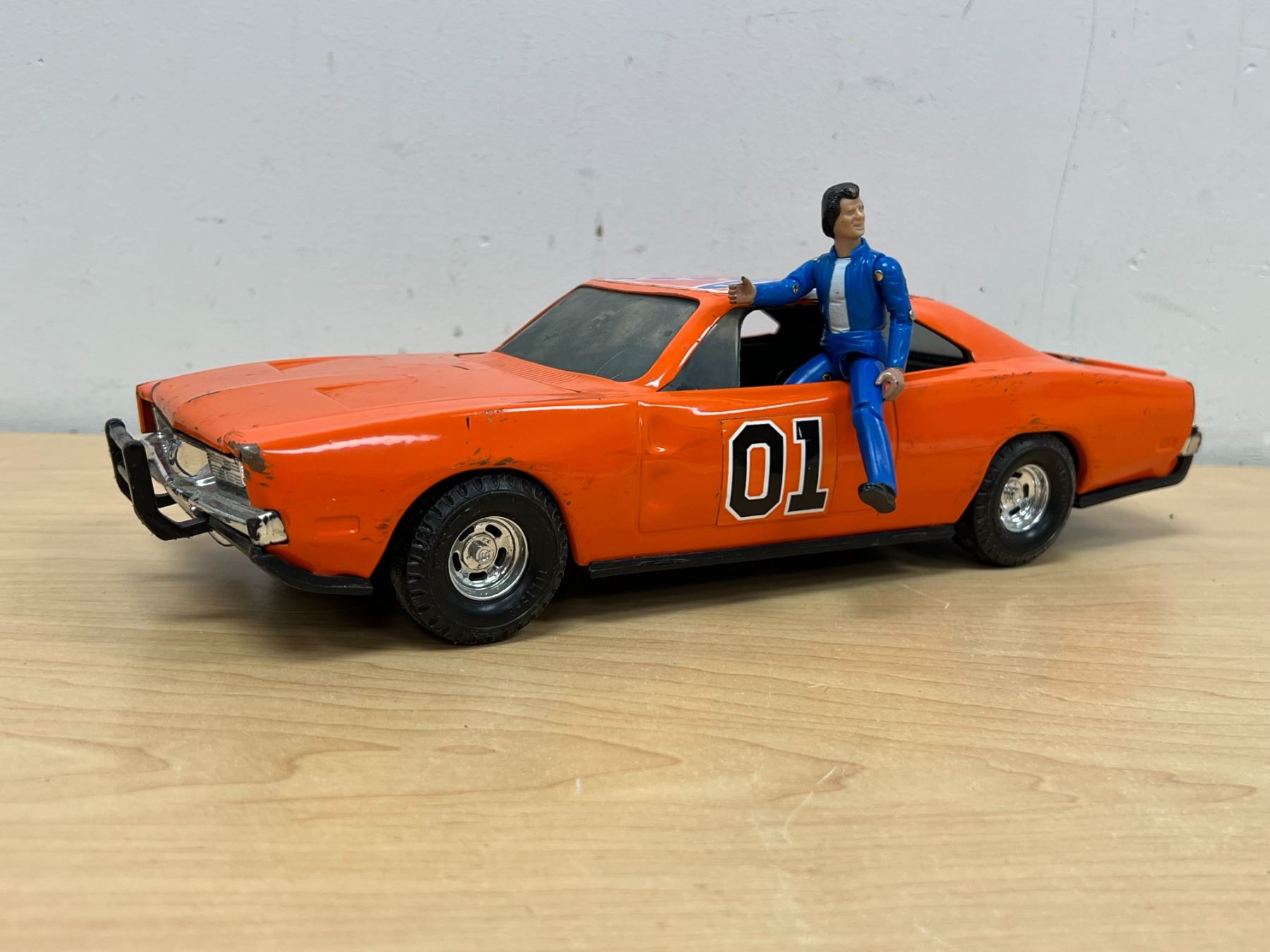 Large 13" Ertl Tin Metal Dukes of Hazzard General Lee & Luke Duke Figure