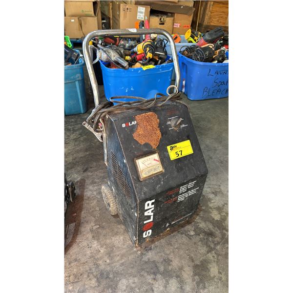 SOLAR WHEELED BATTERY CHARGER/ENGINE CHARGER/BATTERY TESTER: 12 V ...