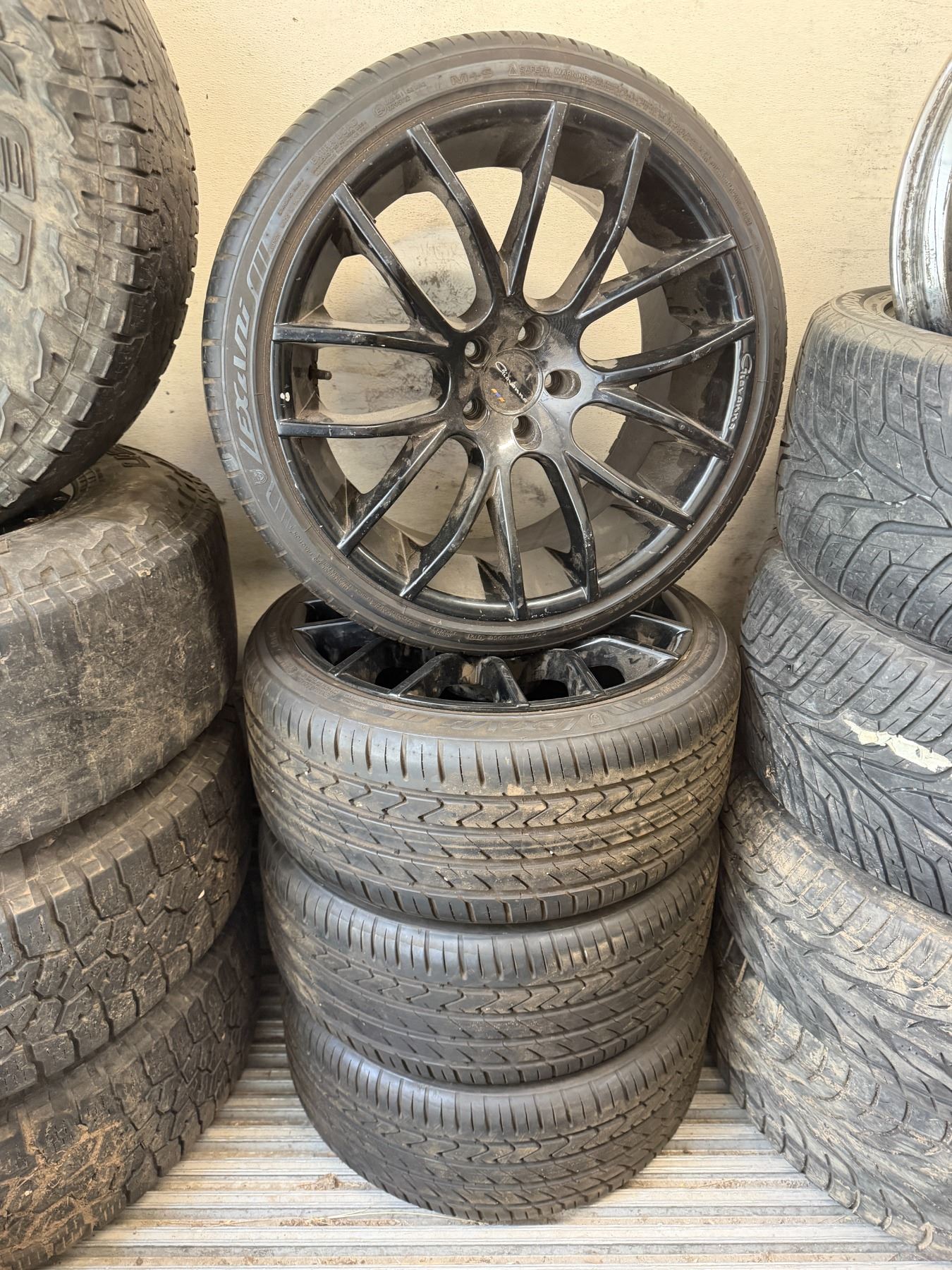 What Size Tires Are On A 2012 Chrysler 200