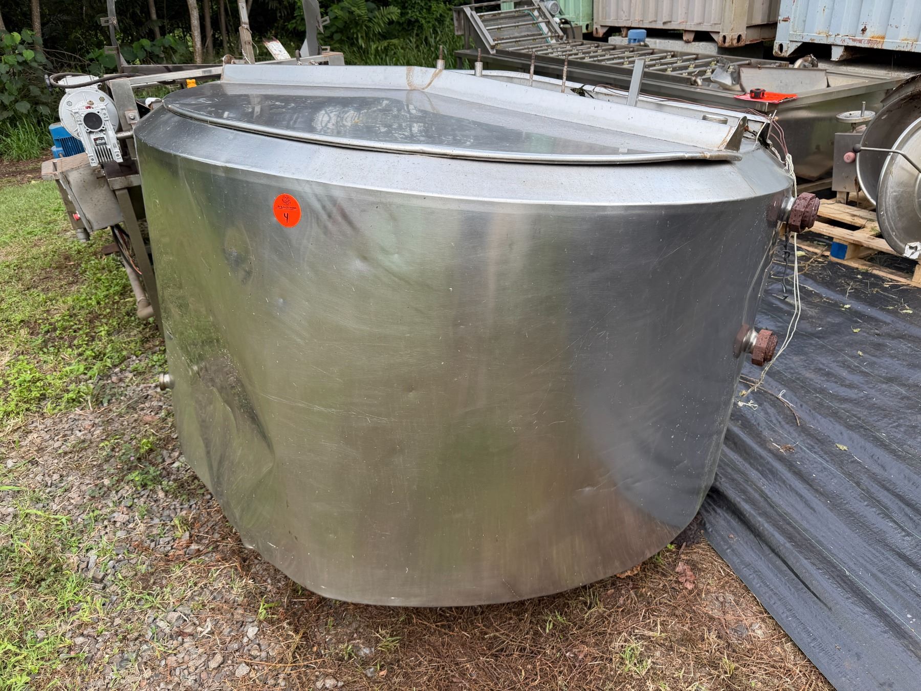 Stainless Steel Tank w/ Lid 300 Gallon Capacity 76" Dia, 48"H
