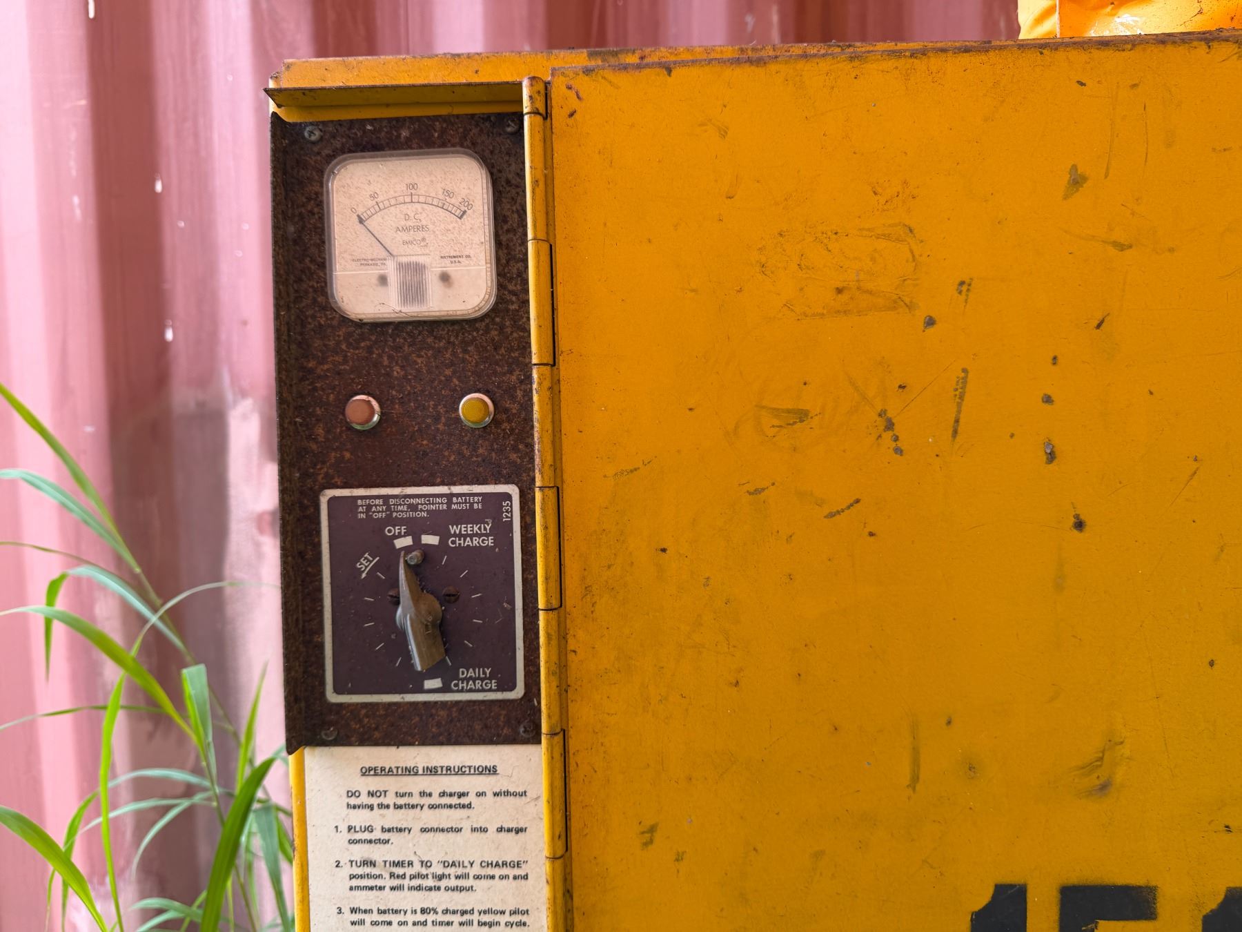 Yale 24V Battery w/ 3PH 50 Amp Industrial Charger