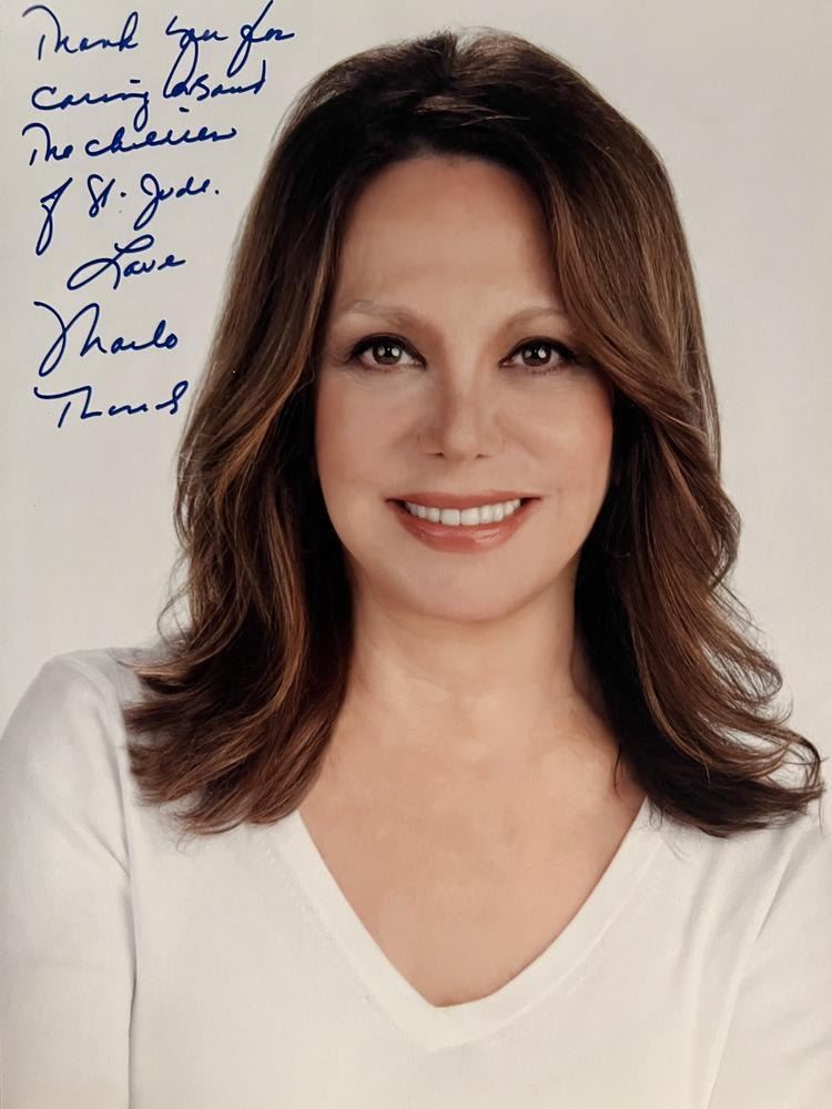 Marlo Thomas facsimile signed photo. 8x10 inches