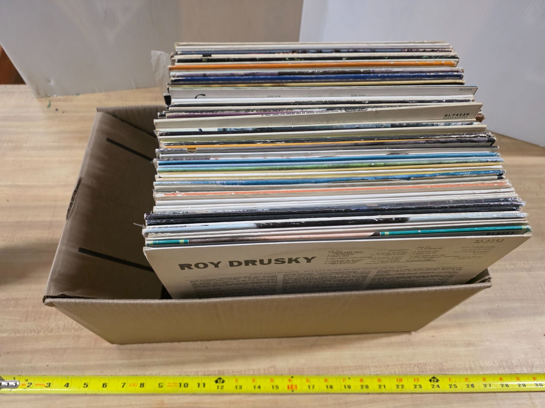 Lot of vinyl country and western records - Schmalz Auctions
