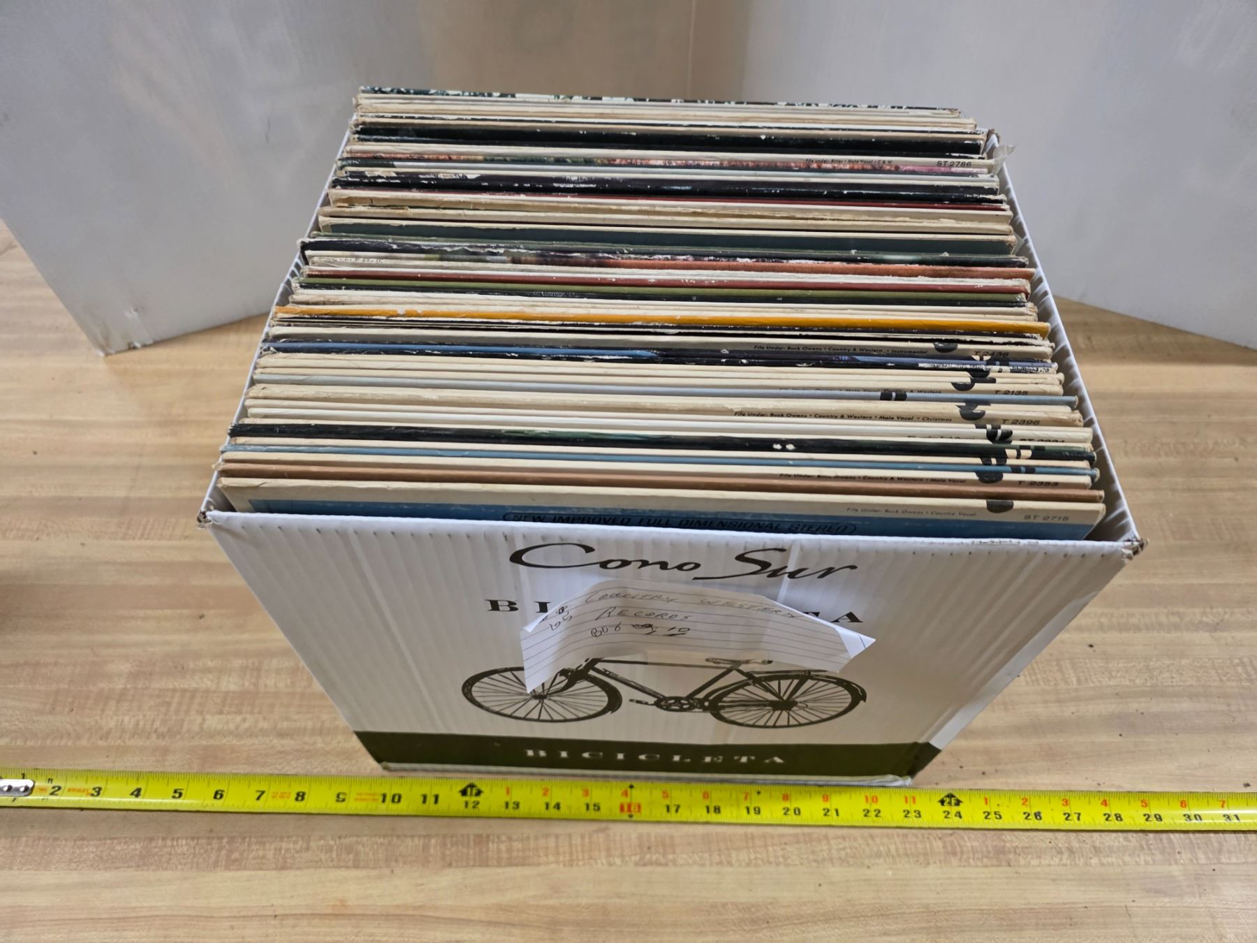 Lot of vinyl country and western records - Schmalz Auctions