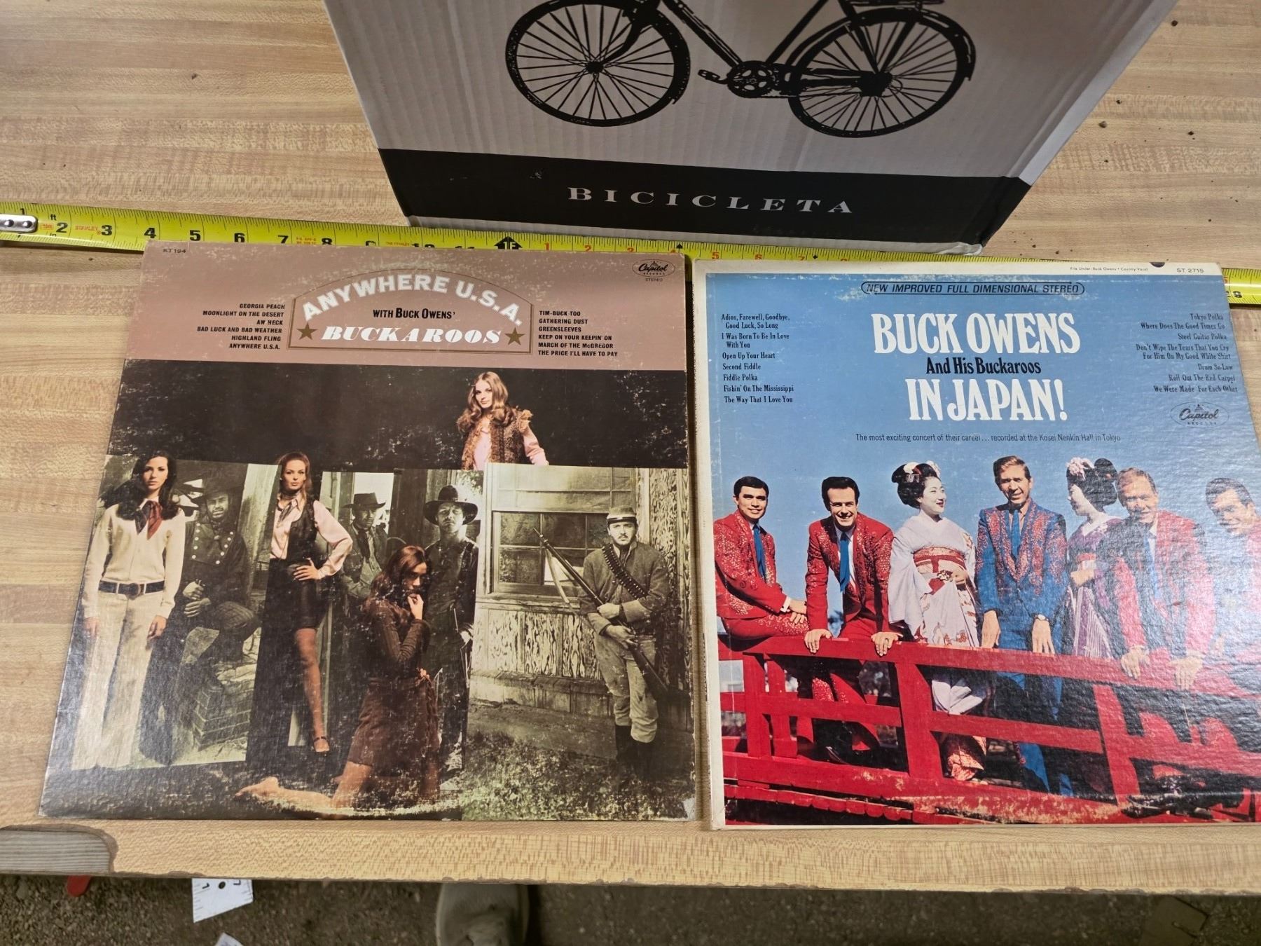 Lot of vinyl country and western records - Schmalz Auctions