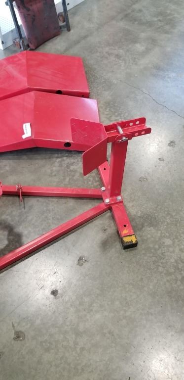 RED MOTORCYCLE / DIRT BIKE WHEEL CHOCK, AND 2 RAMPS