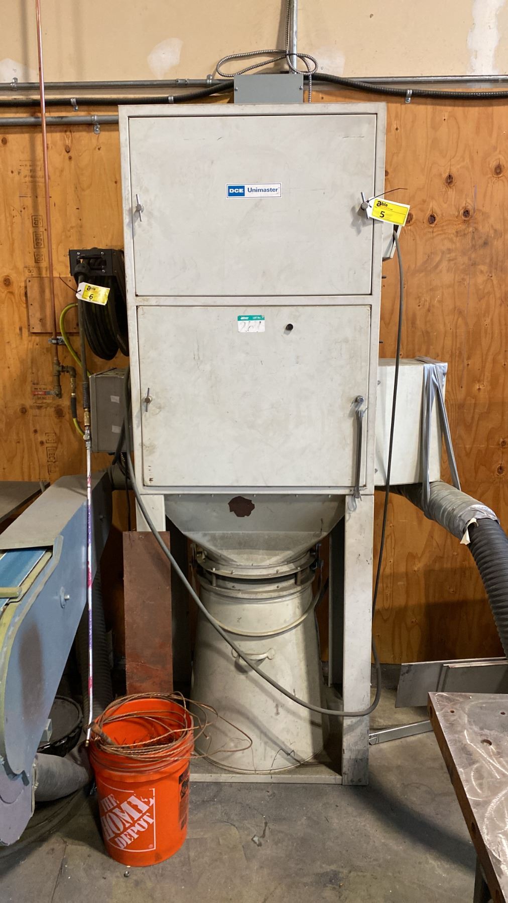 DCE UNIMASTER UMA104G1 INDUSTRIAL DUST COLLECTOR UNIT - Able Auctions