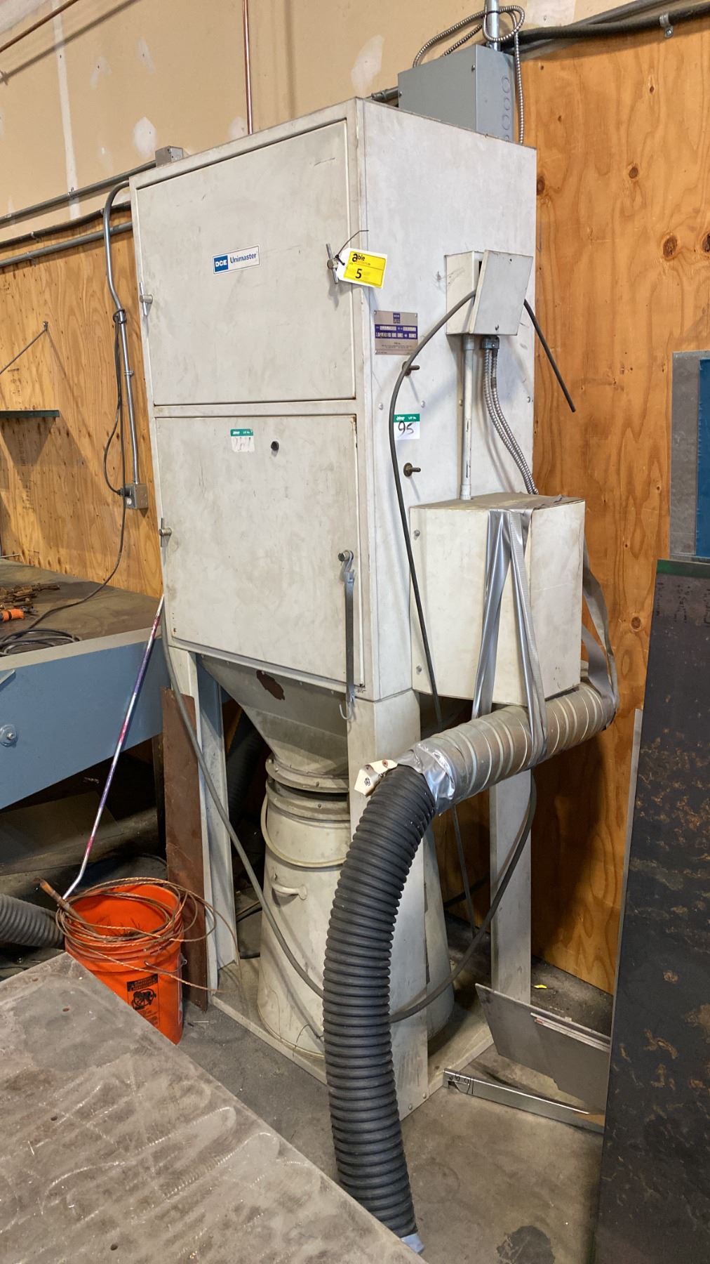 DCE UNIMASTER UMA104G1 INDUSTRIAL DUST COLLECTOR UNIT - Able Auctions
