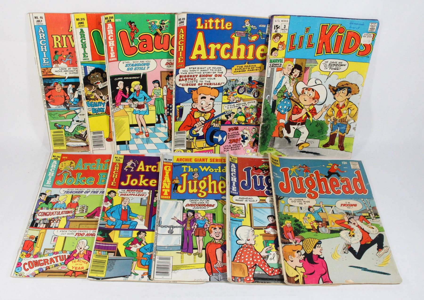 BUNDLE OF ASSORTED ARCHIE COMICS INCLUDING - Kastner Auctions