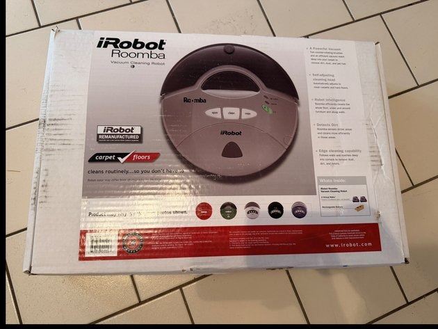 ROOMBA IROBOT VACUUM CLEANING ROBOT. SHOWN WORKING