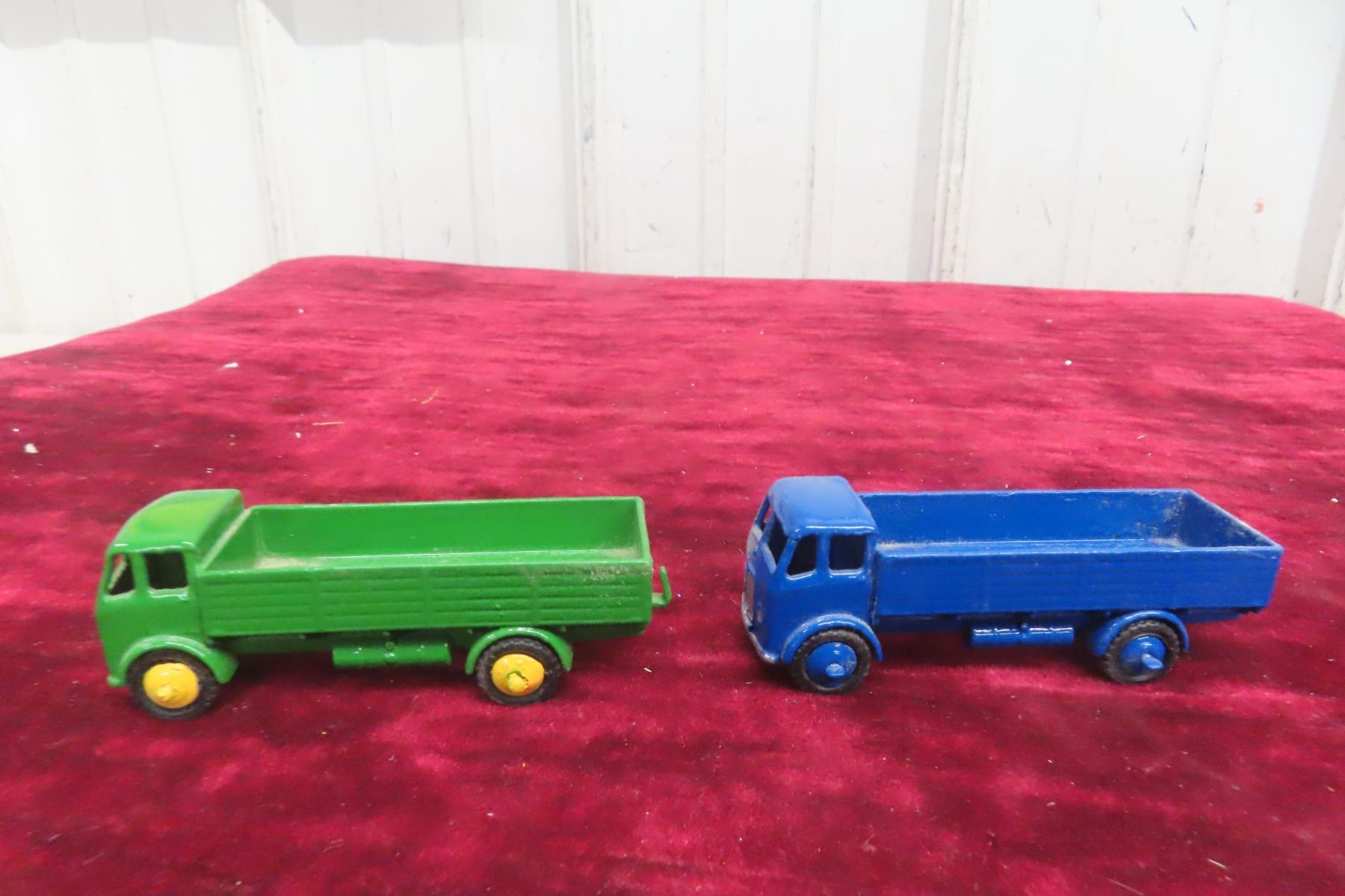 2x Dinky Trucks, 4"