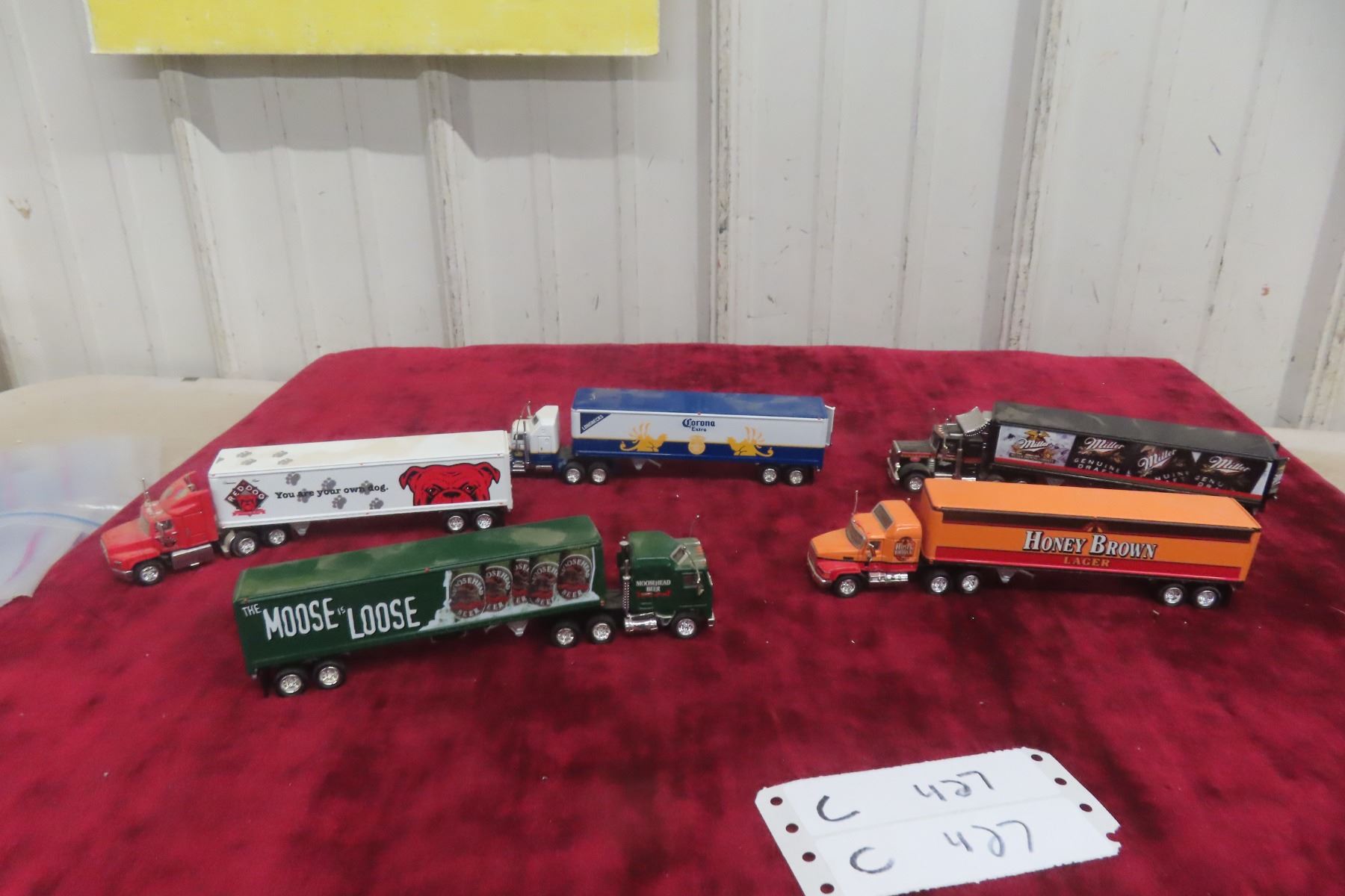 5x Matchbox Ultra Semi Trucks and Trailer, Die Cast, 1/100 or 1/90 Scale