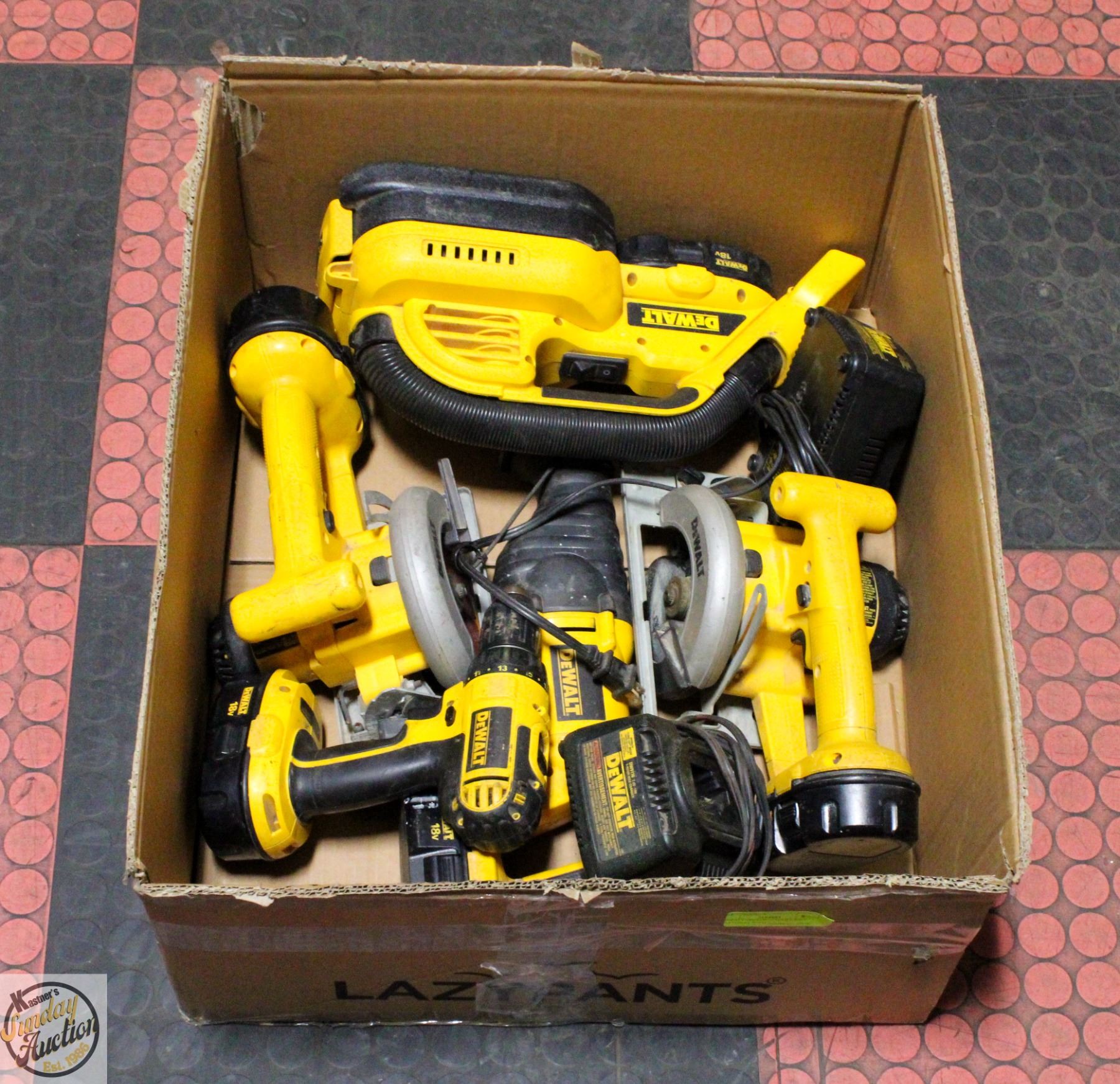 DEWALT 18V LOT. 5 TOOLS AND BATTERIES WITH 2