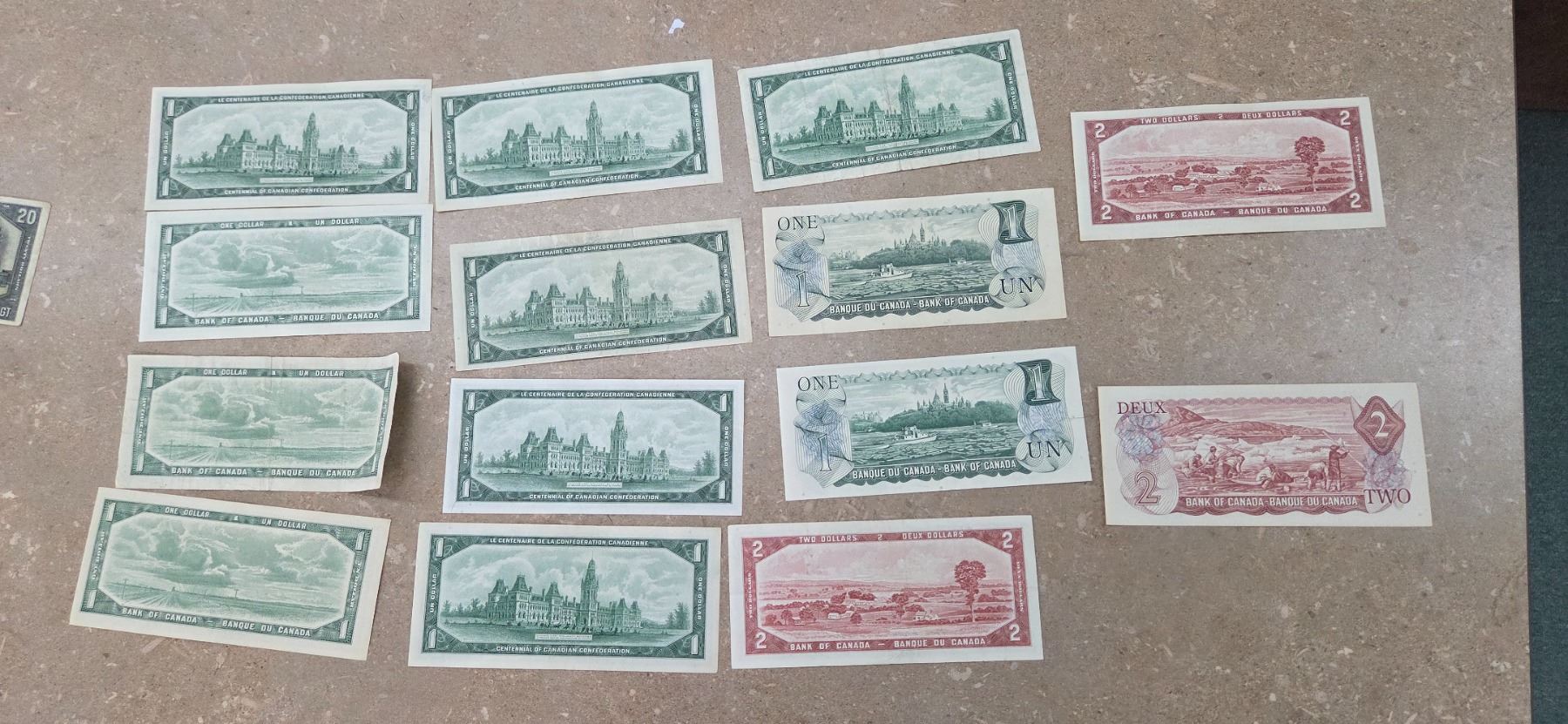 Selection of Canadian bank notes including three 1954 one dollar bills ...