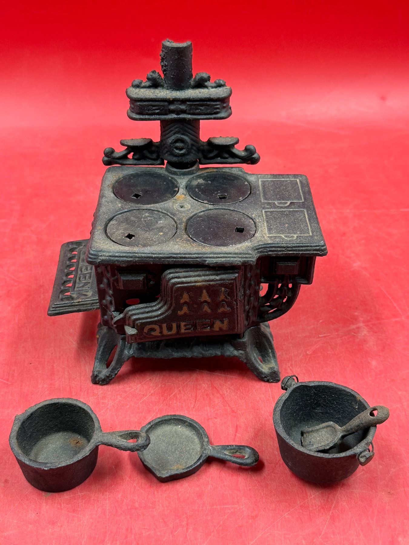 Vintage Cast Iron Queen Salesman Sampler Stove