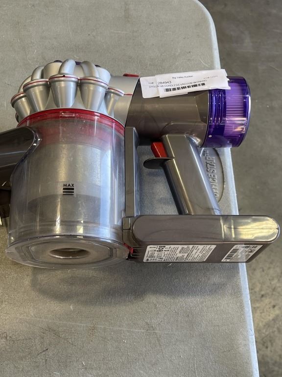 DYSON V8 CORDLESS VACUUM WORKING