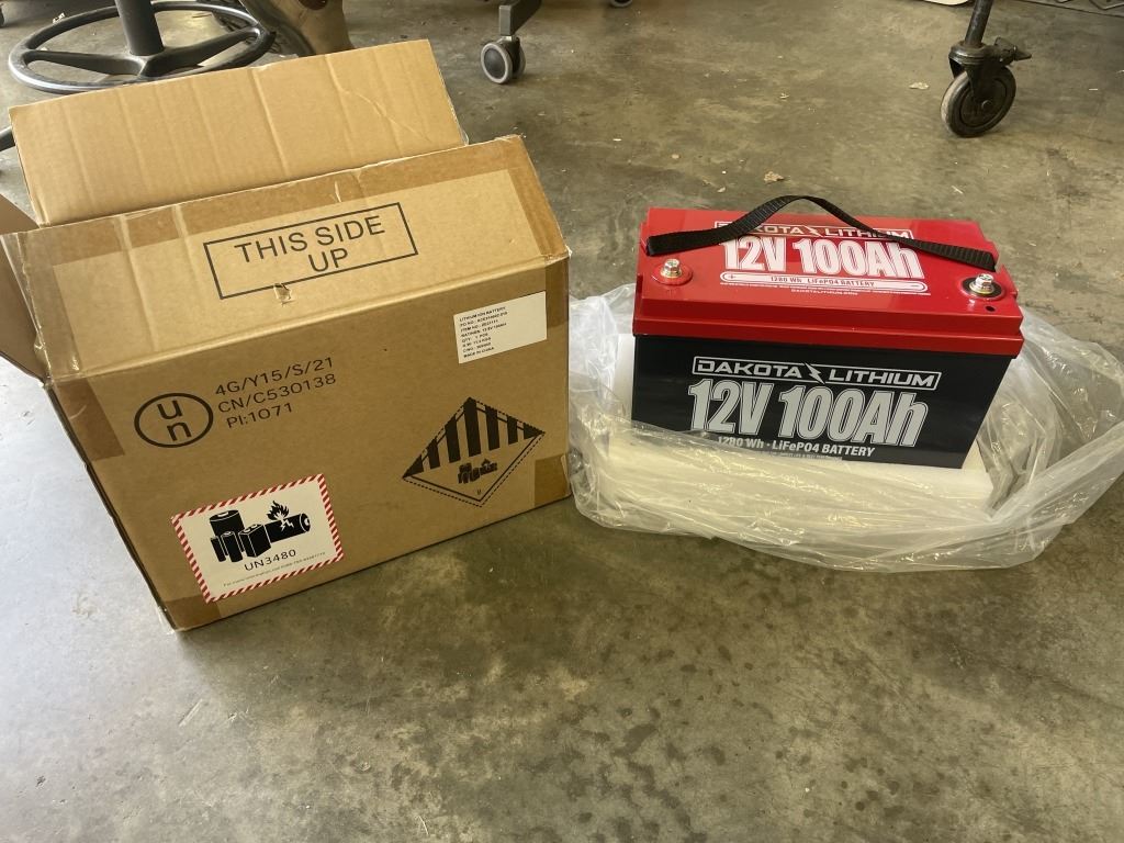 DAKOTA LITHIUM 12V 100Ah Deep Cycle Heated LiFePO4 Battery RETAIL $720 USD