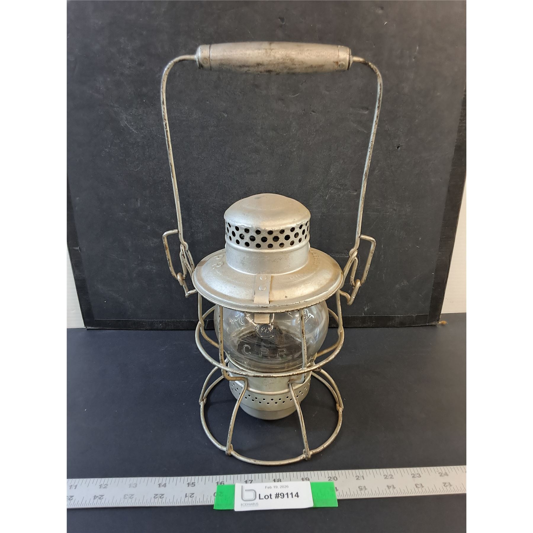 #Vintage Painted CPR Railway Kerosene Lantern w/ Clear Embossed Globe ...