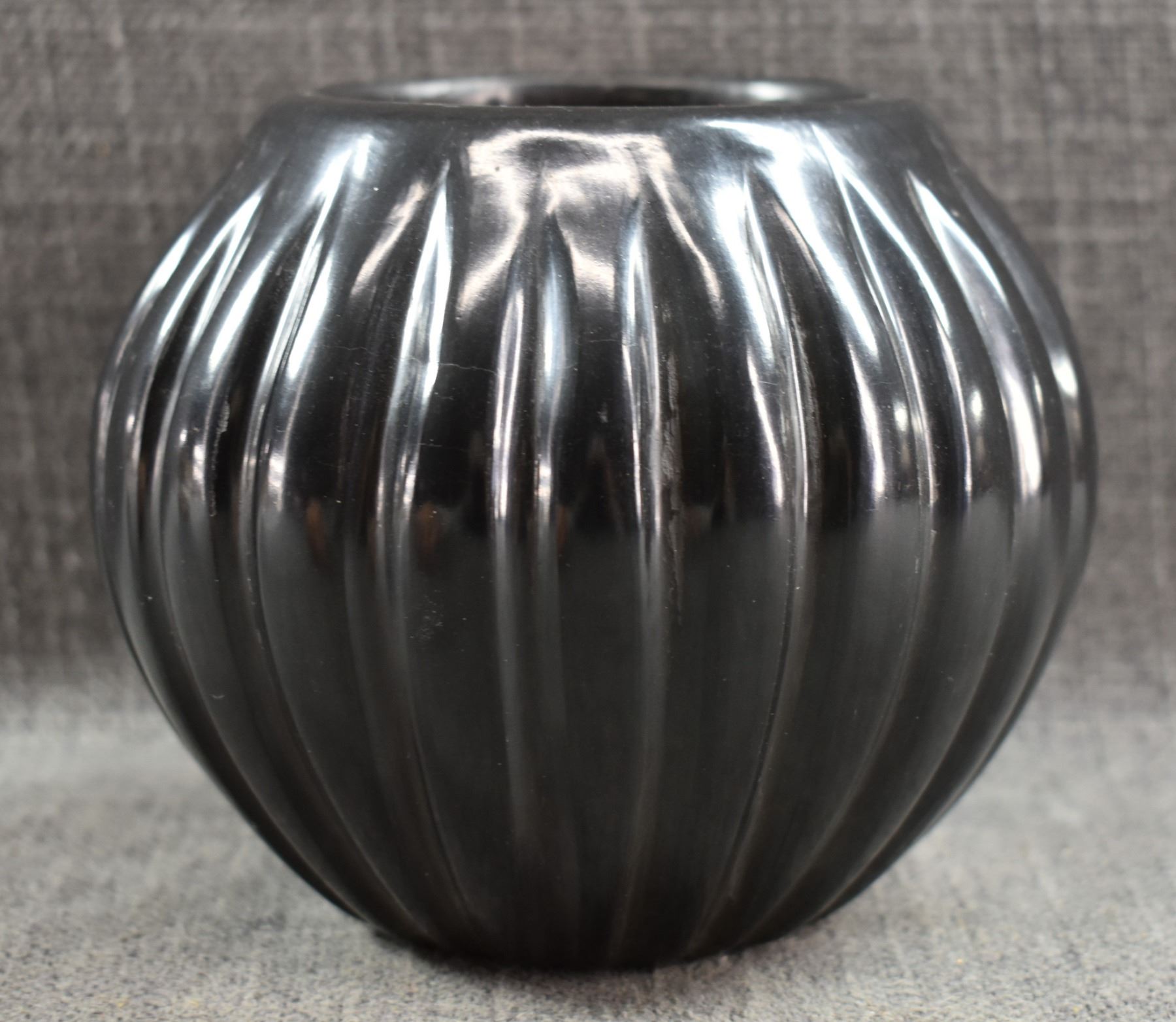 SANTA CLARA PATTERY JAR (ANGELA BACA)