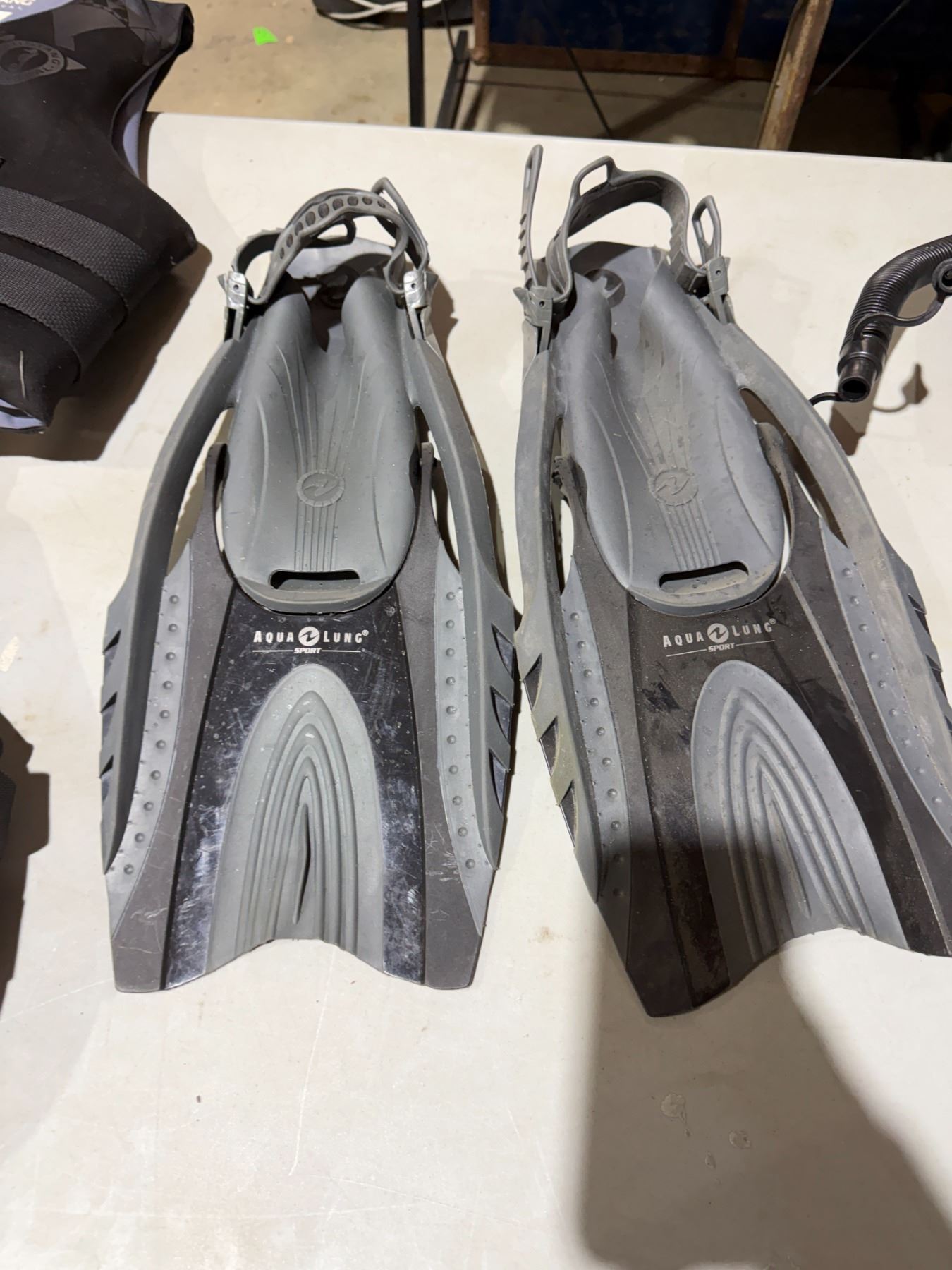 Flippers size large/extra large