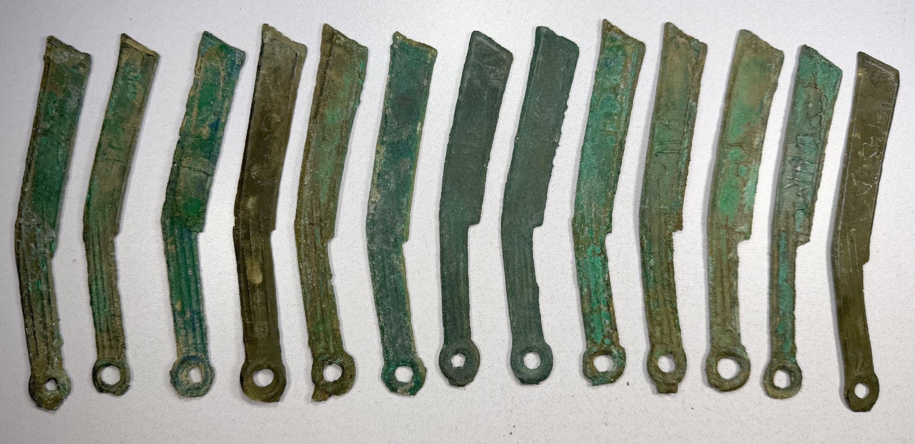 ANCIENT CHINA: WARRING STATES: State of Yan, 400-220 BC, LOT of 13 ...