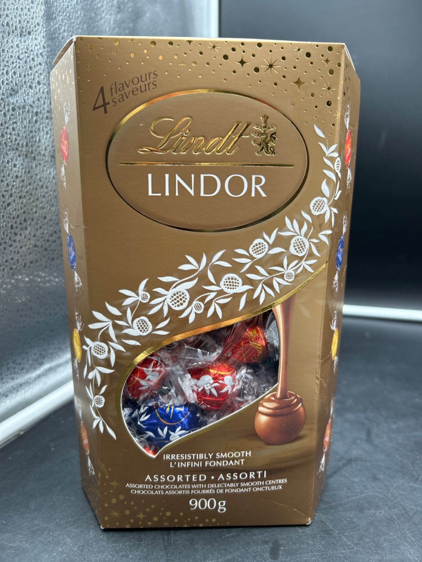 Lindt Lindor Assorted Chocolate Truffles, Value Pack, 900gram/1.98pound ...