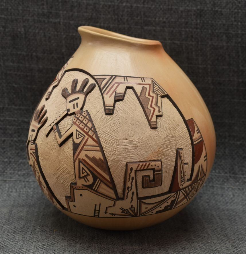 HOPI POTTERY VASE (LOREN H NAMPEYO)