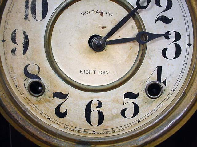 VINTAGE INGRAHAM 8 DAY KITCHEN CLOCK W/ KEY - RUNS