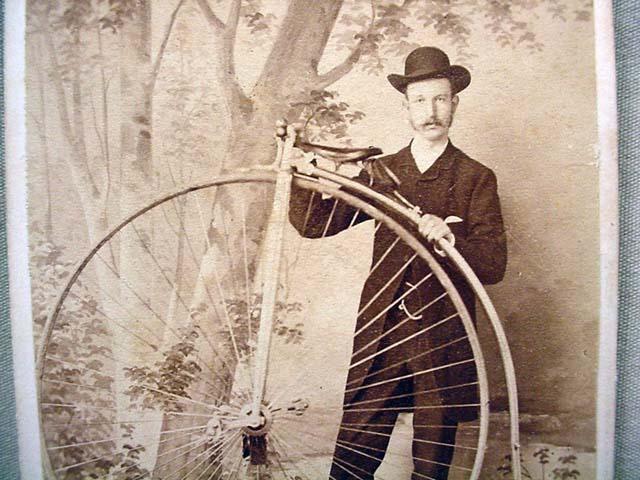 ANTIQUE CDV PHOTO OF MAN W/ BIG WHEEL BICYCLE