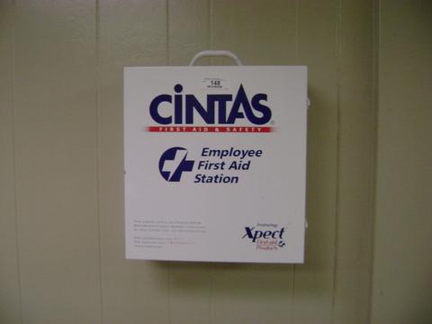 CINTAS HANGING FIRST AID KIT